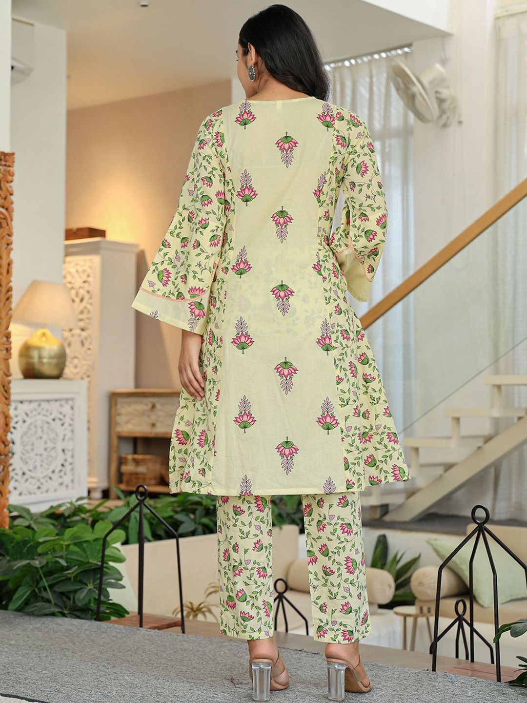 Buy Yufta Women Embroidered Kurta Set - Kurta Sets for Women 33600180 | Myntra