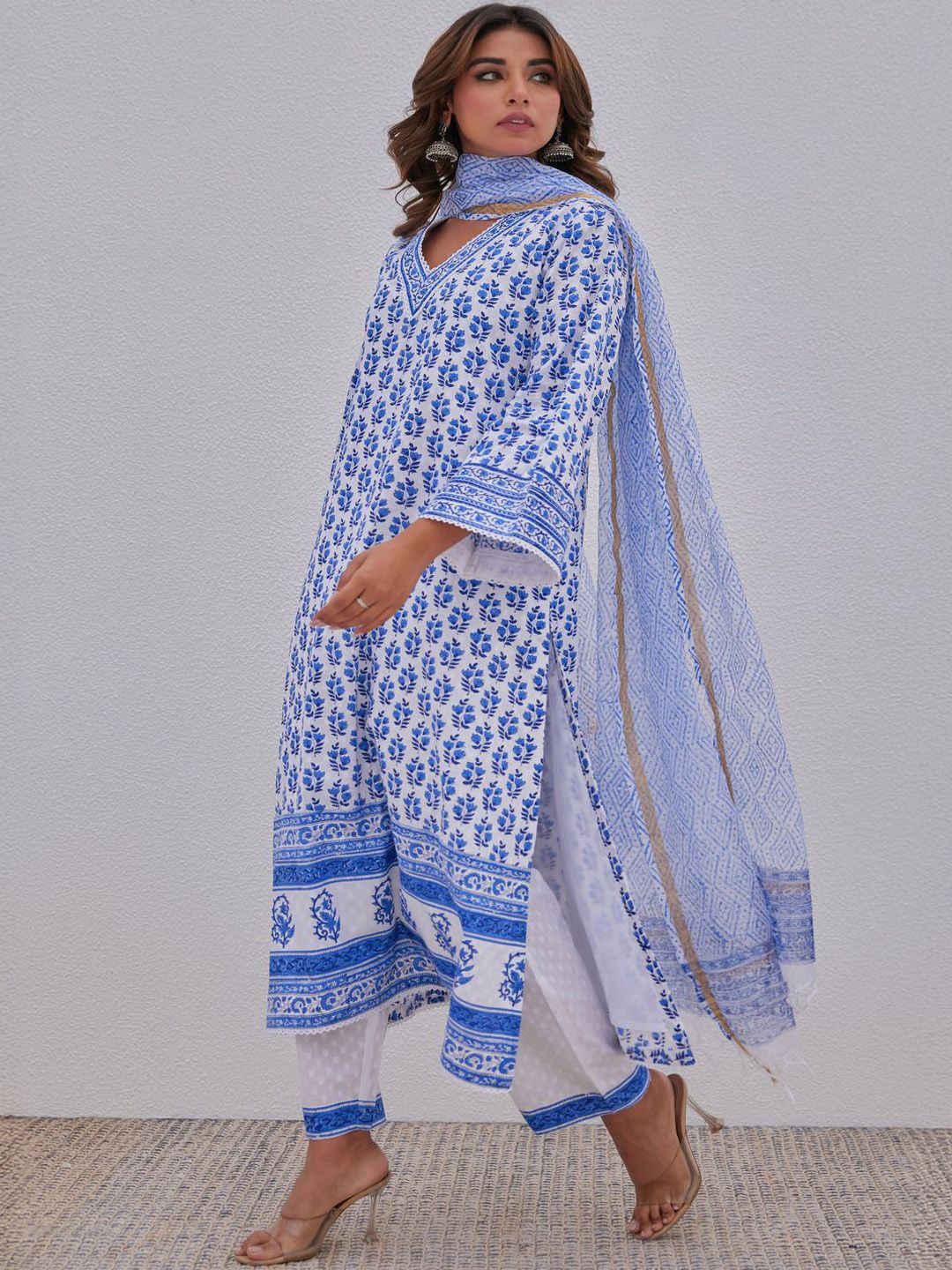 Buy TARA C TARA Women Floral Printed Regular Pure Cotton Kurta With ...