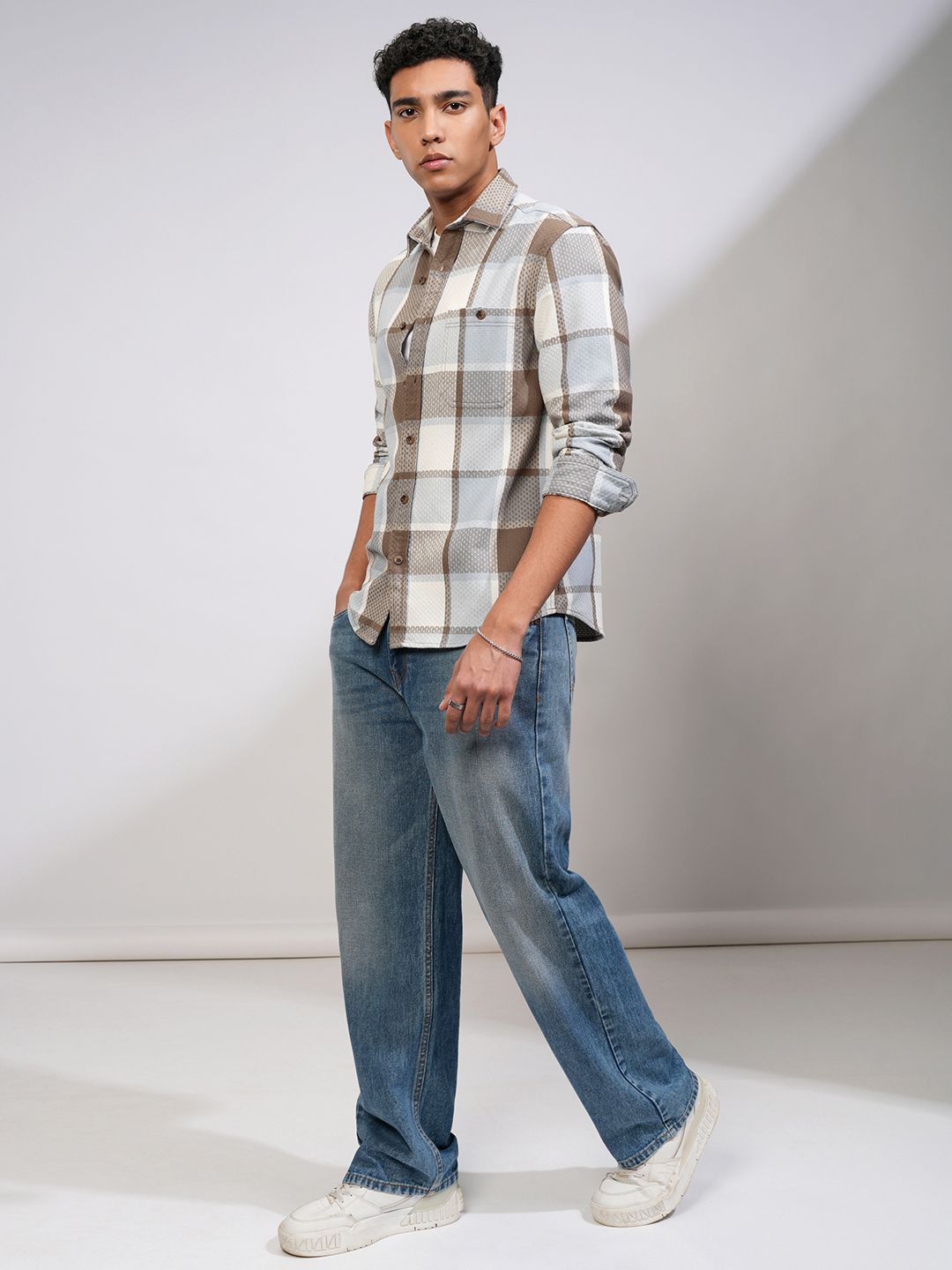 Buy HIGHLANDER Men Relaxed Fit Spread Collar Windowpane Checked Casual ...