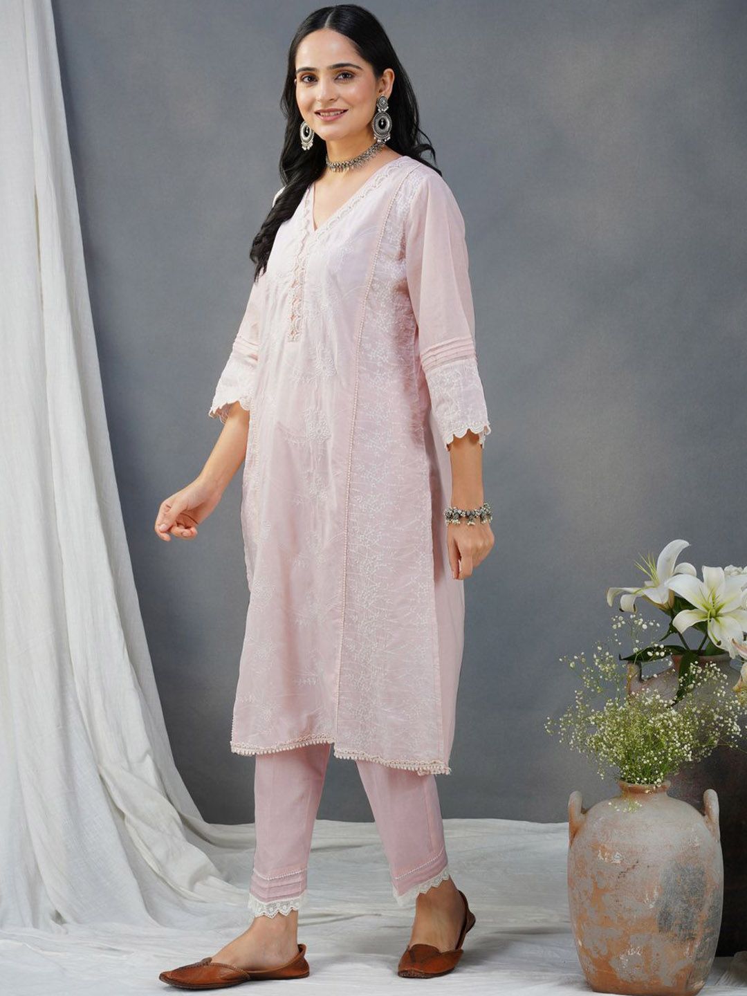 Buy Zuri Floral Embroidered V Neck Cotton Straight Kurta - Kurtas for Women 32711816 | Myntra