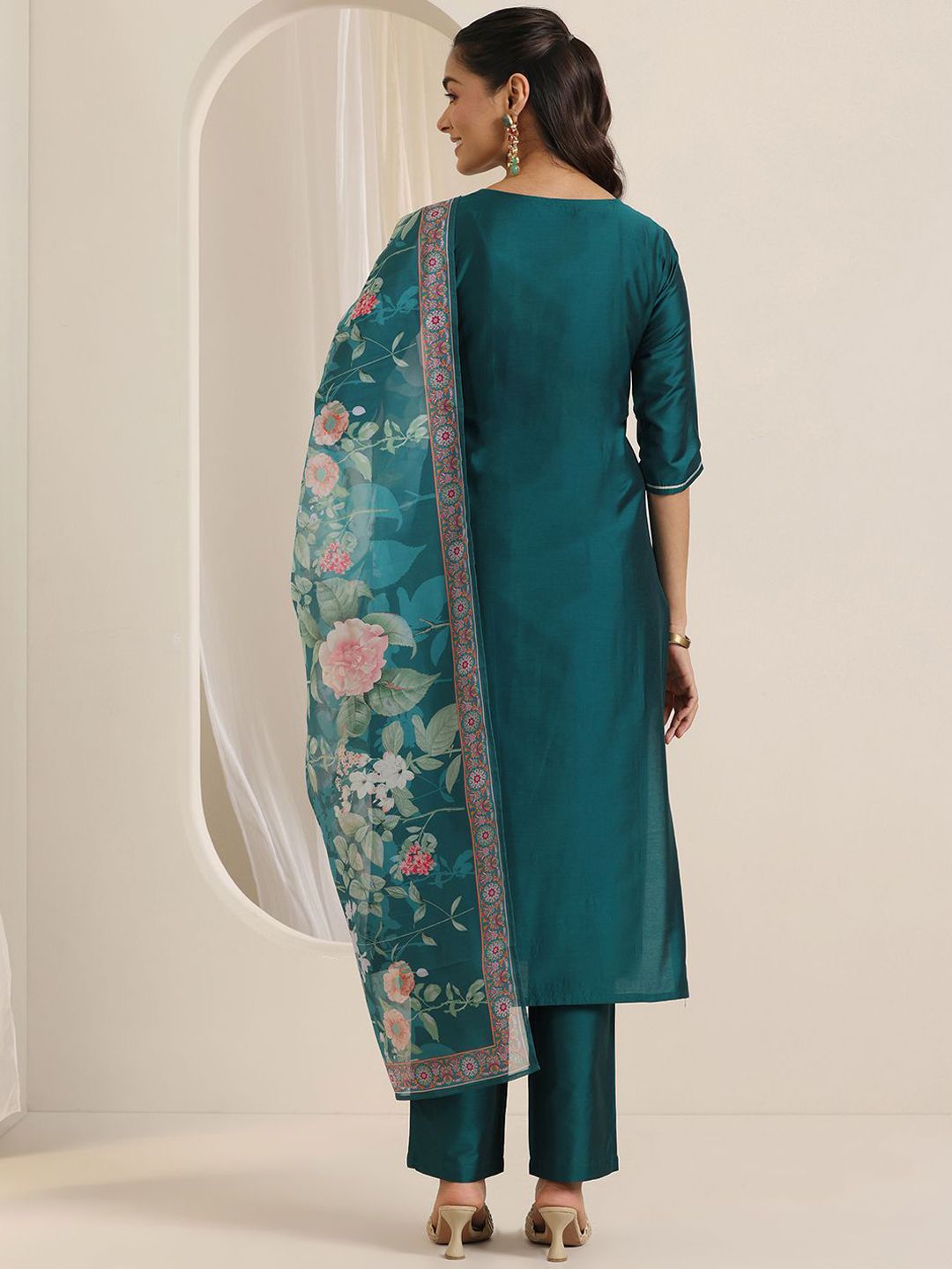 Buy Libas Floral Embroidered Thread Work V Neck Kurta With Trousers ...