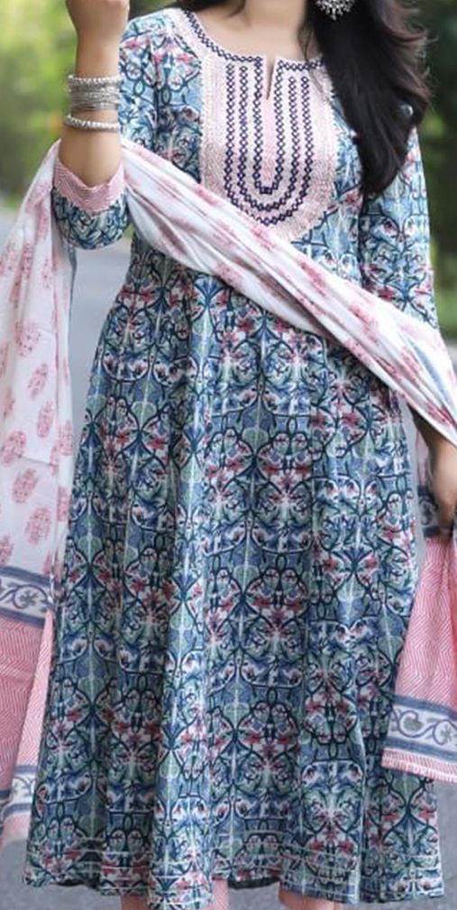 Buy Piludi Women Floral Embroidered Regular Thread Work Kurta With ...