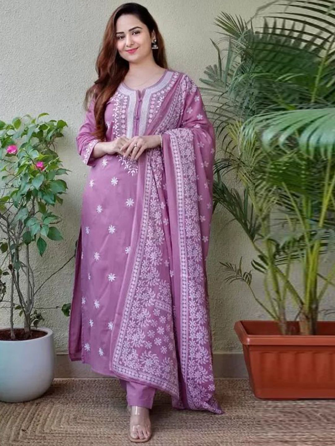 Buy Piludi Women Floral Embroidered Regular Chikankari Kurta With ...