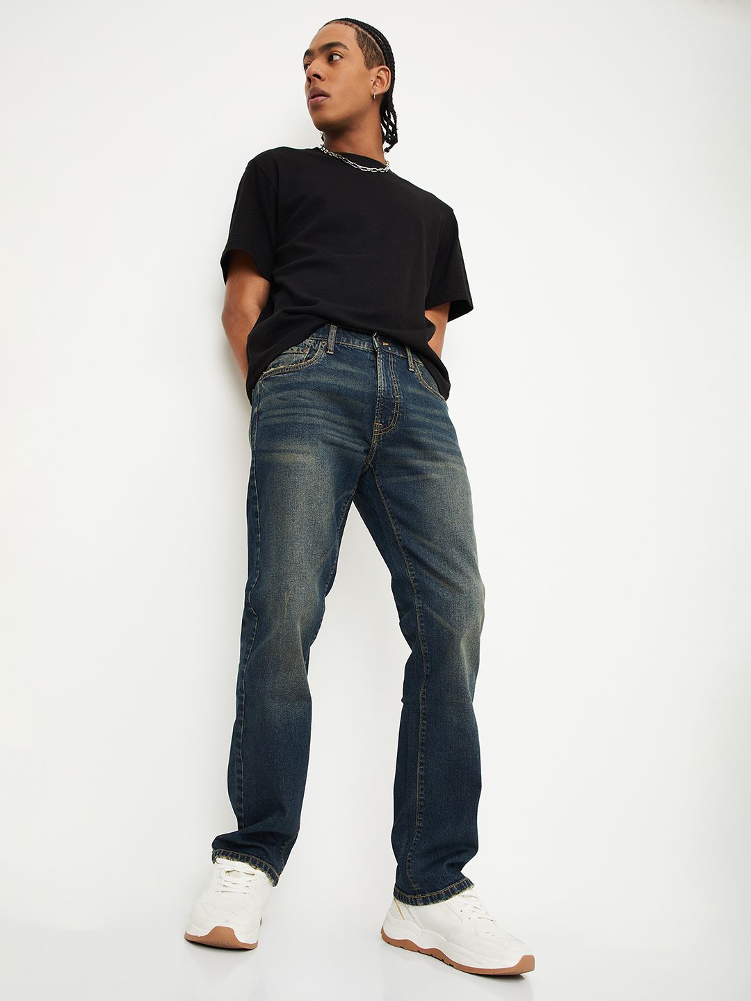 Buy Max Men Slash Knee Light Fade Jeans - Jeans for Men 32520994 | Myntra