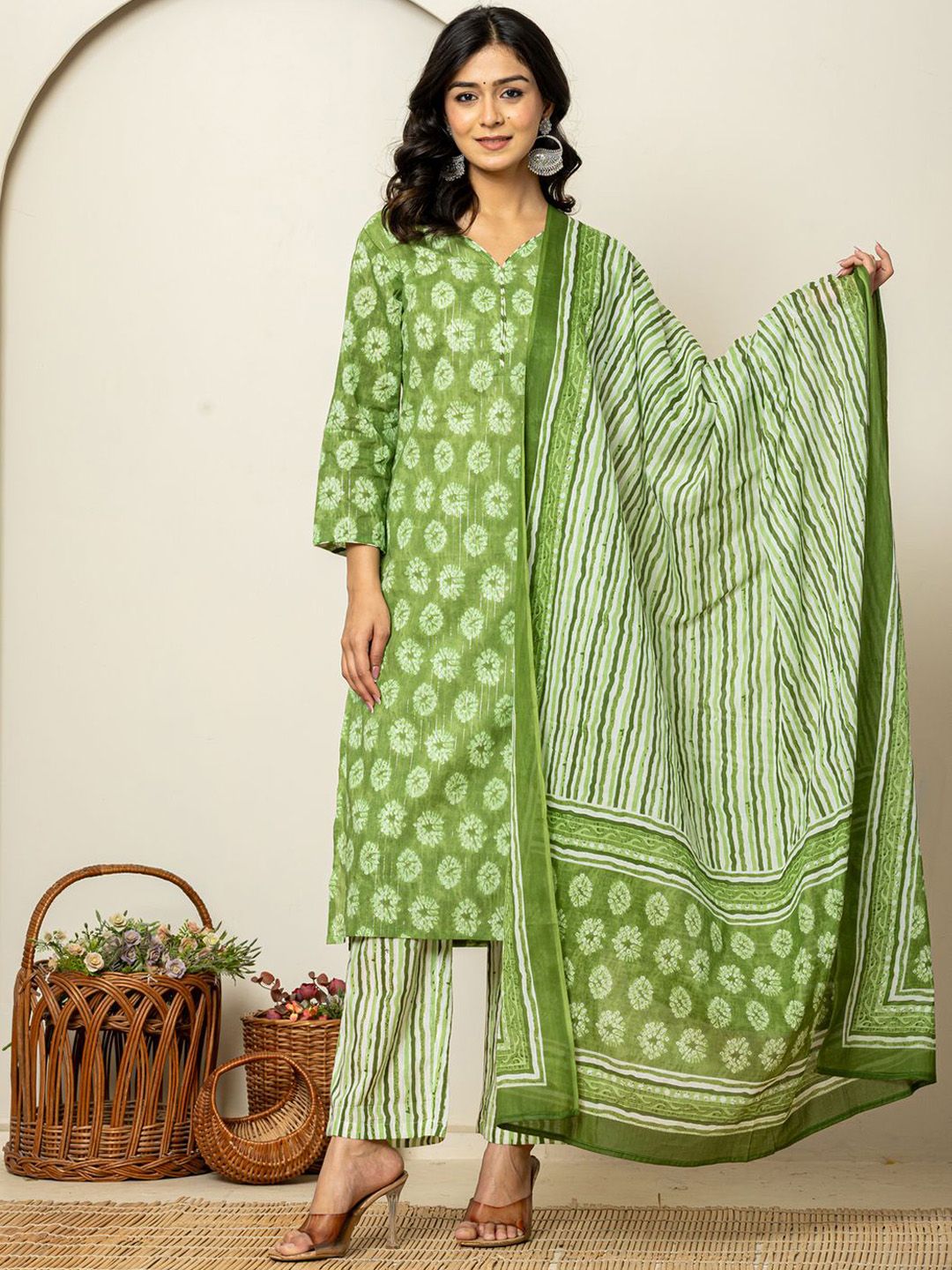 Buy Kiaasa Floral Printed Round Neck Straight Kurta With Trouser ...