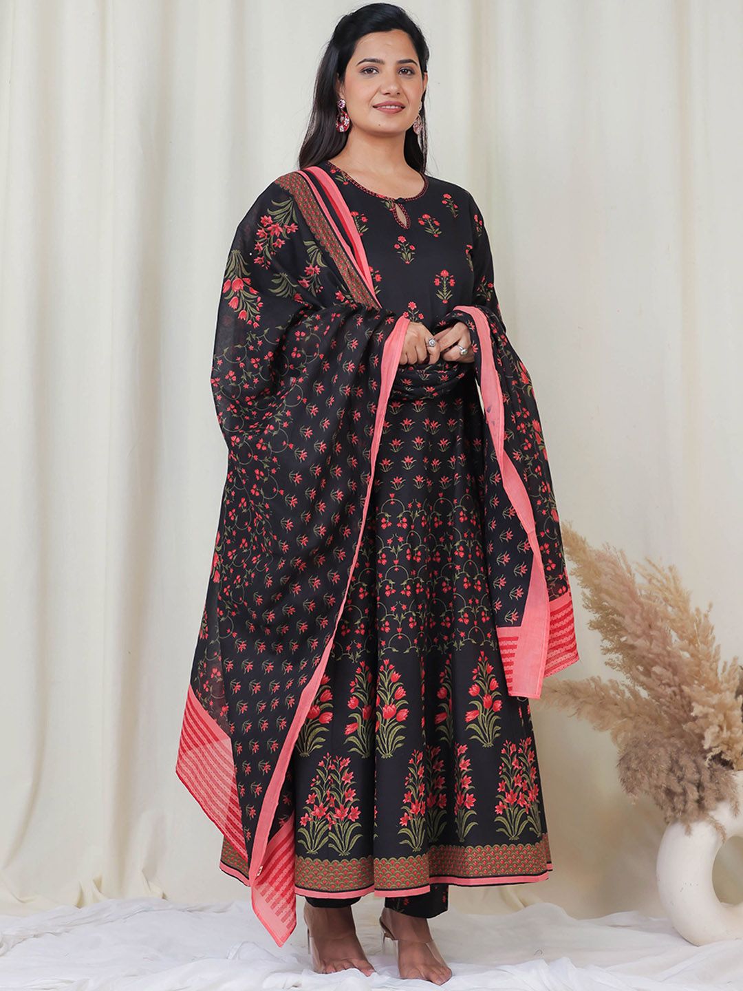 Buy Aramya Women Floral Printed Cotton Kurta With Trousers & Dupatta ...
