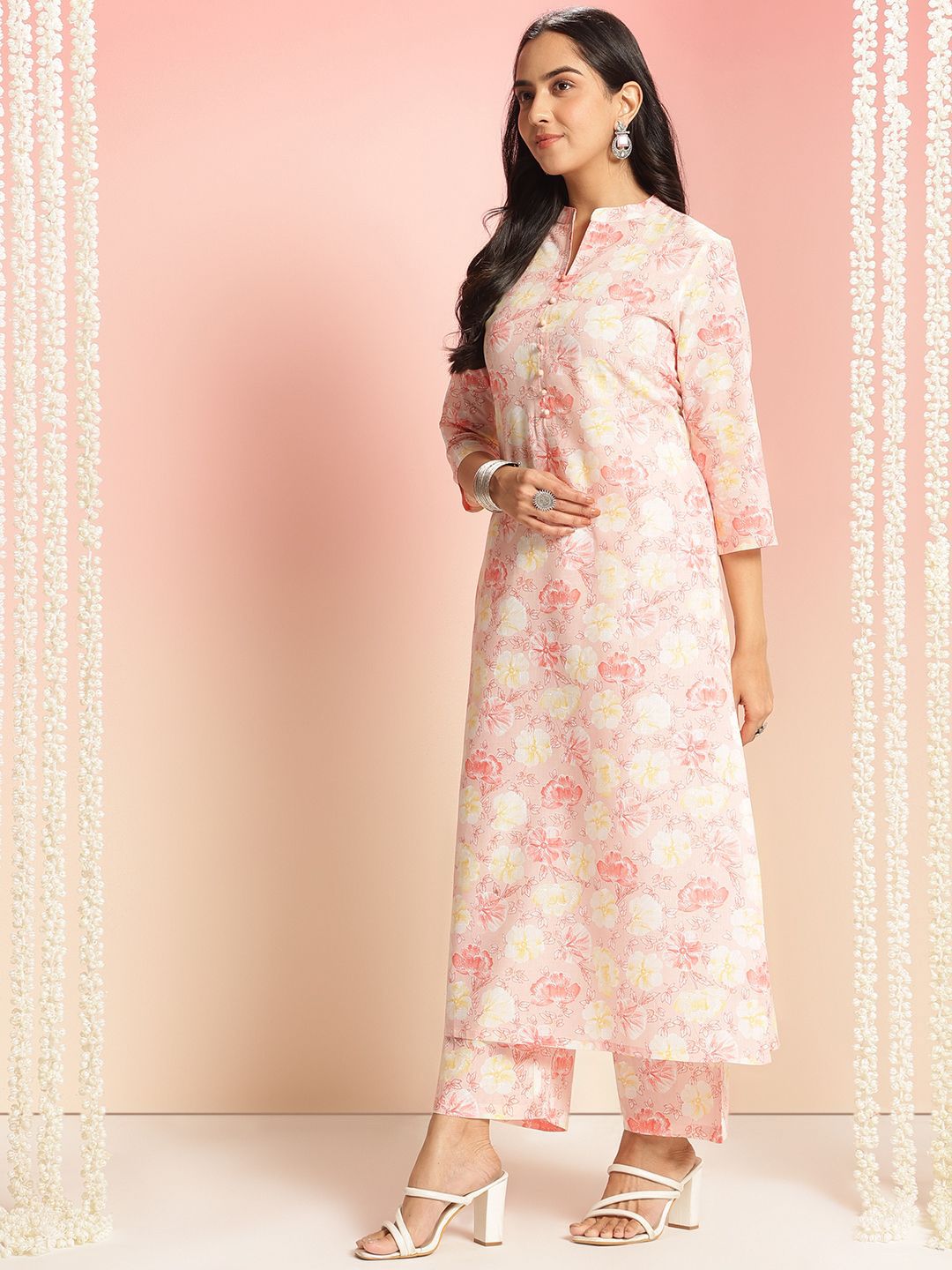 Buy DIVASTRI Women Floral Printed Regular Kurta With Palazzos - Kurta Sets for Women 33021148 ...