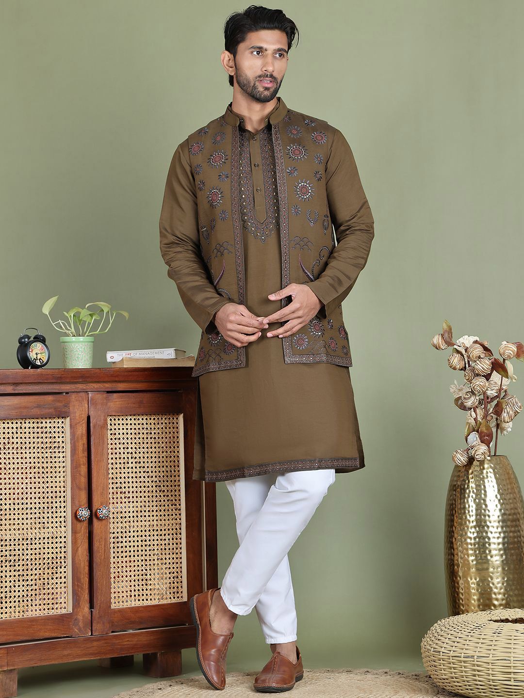 Buy Jompers Men Floral Embroidered Mandarin Collar Kurta With Pyjamas ...