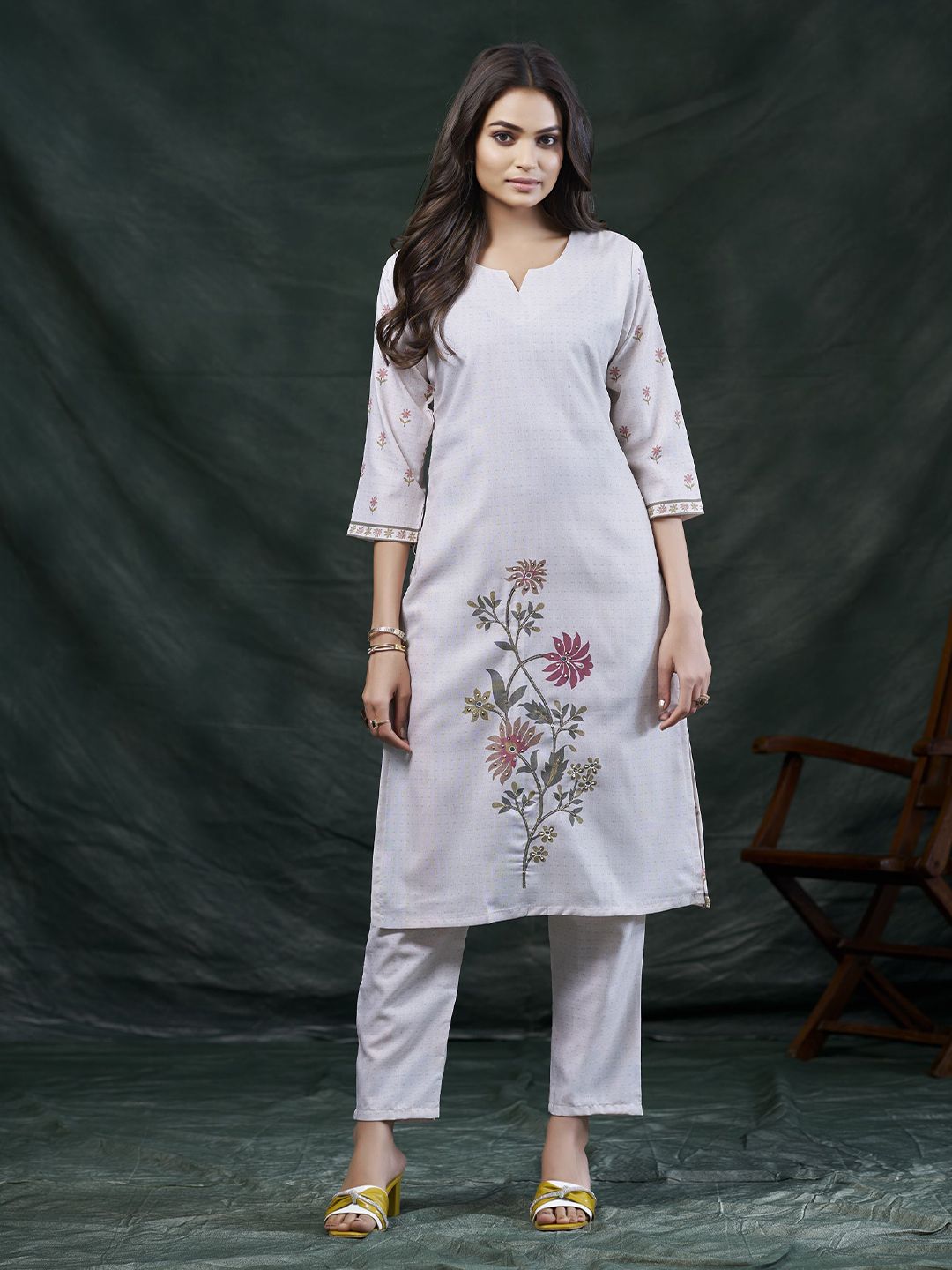 Buy CANIZZARO Floral Printed Stone Work Notch Neck Linen Straight Kurta - Kurtas for Women ...