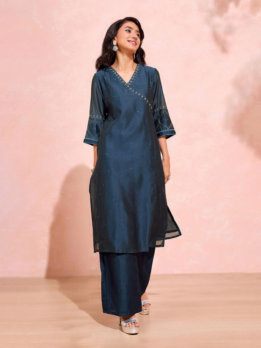 Buy Taneira Women Floral Embroidered V Neck Straight Kurta - Kurtas for Women 34472183 | Myntra