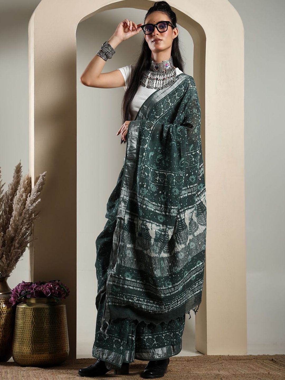 Buy DESI VIDESI Ethnic Motifs Printed Woven Design Bagru Saree - Sarees ...