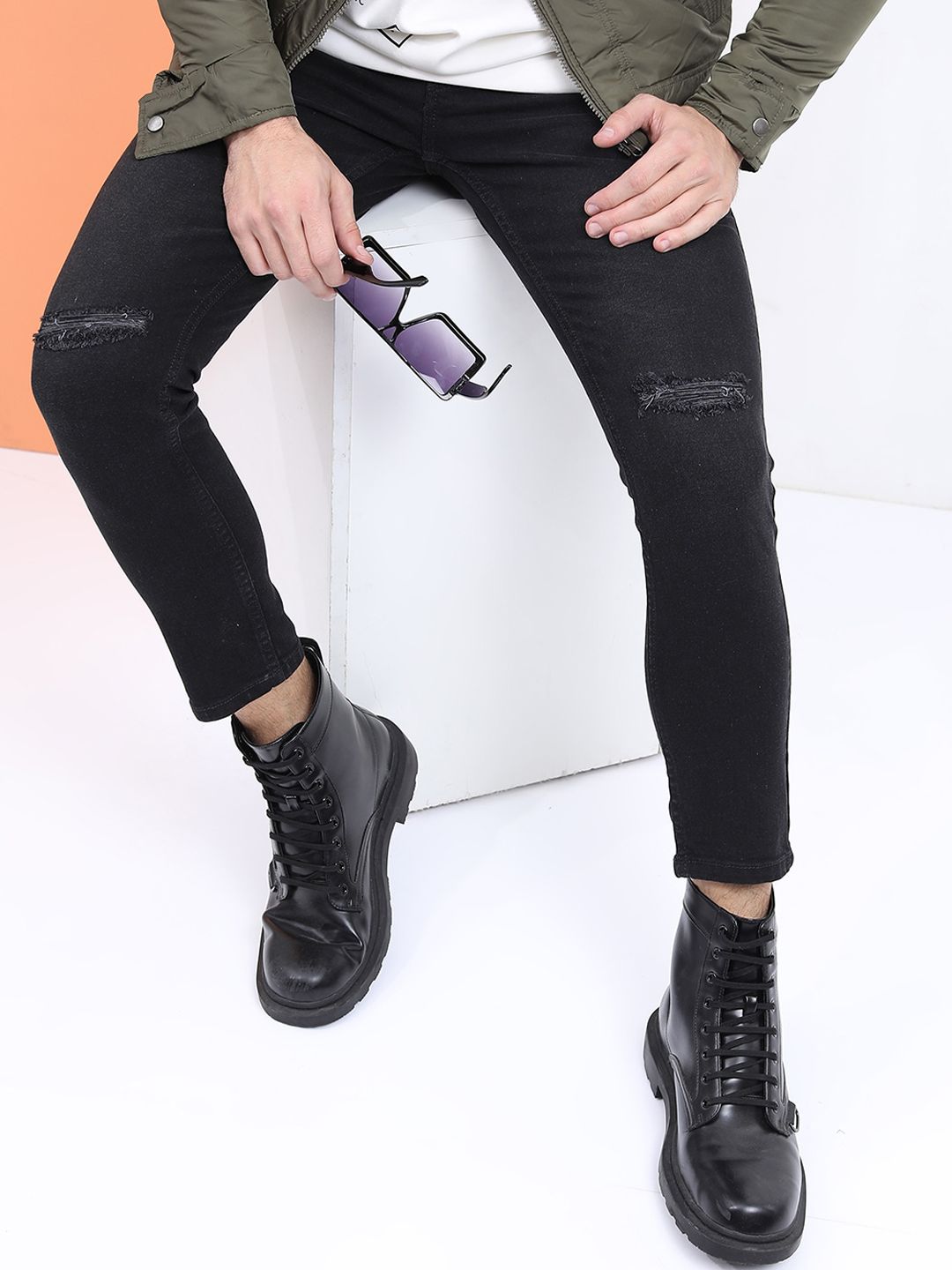 HIGHLANDER Men Tapered Fit Mildly Distressed Stretchable Jeans - Price ...