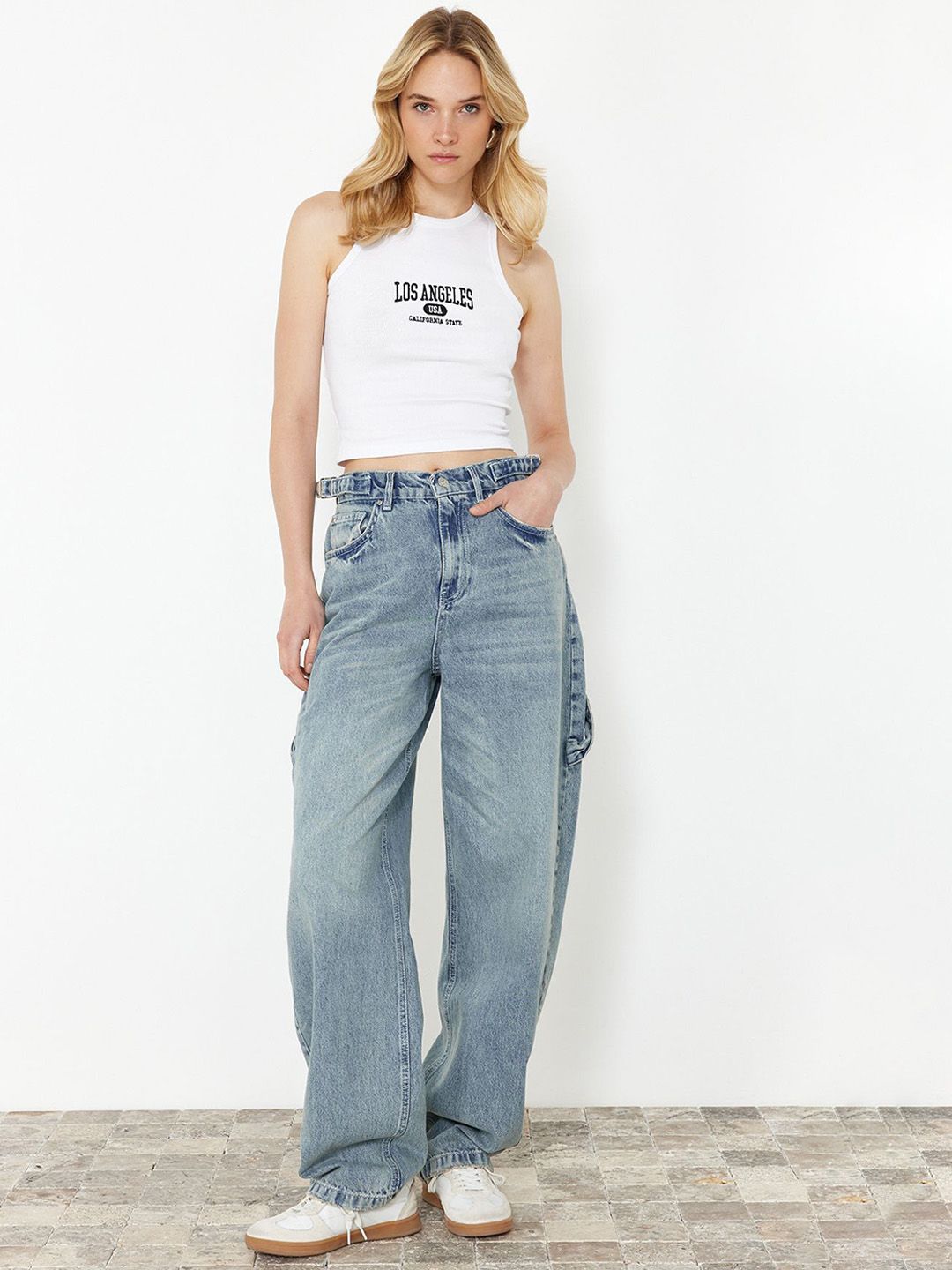 Buy Trendyol Women Clean Look Heavy Fade Whiskers Pure Cotton Jeans ...