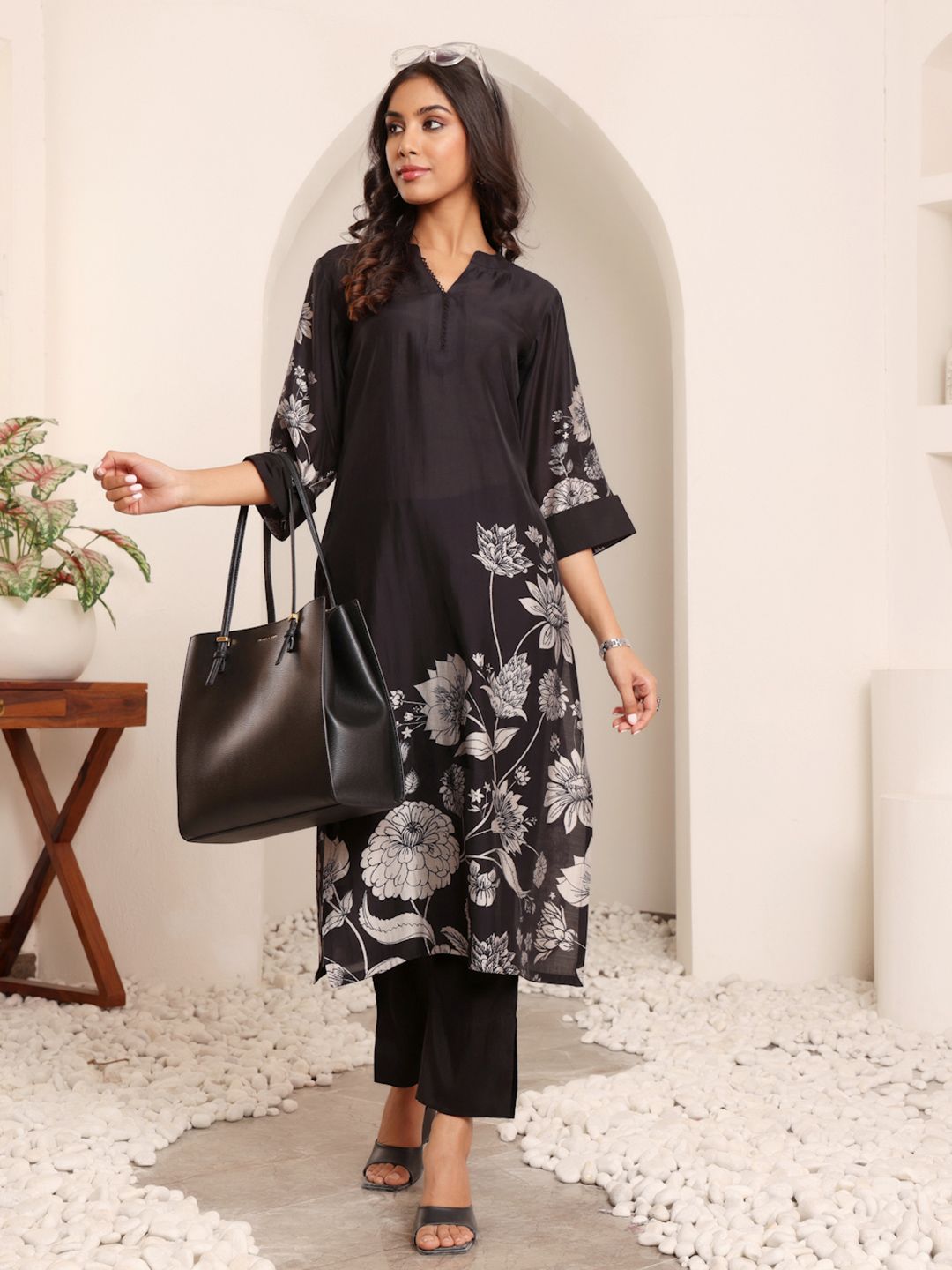 Buy Varanga Floral Printed Mandarin Collar Chanderi Silk Straight Kurta ...