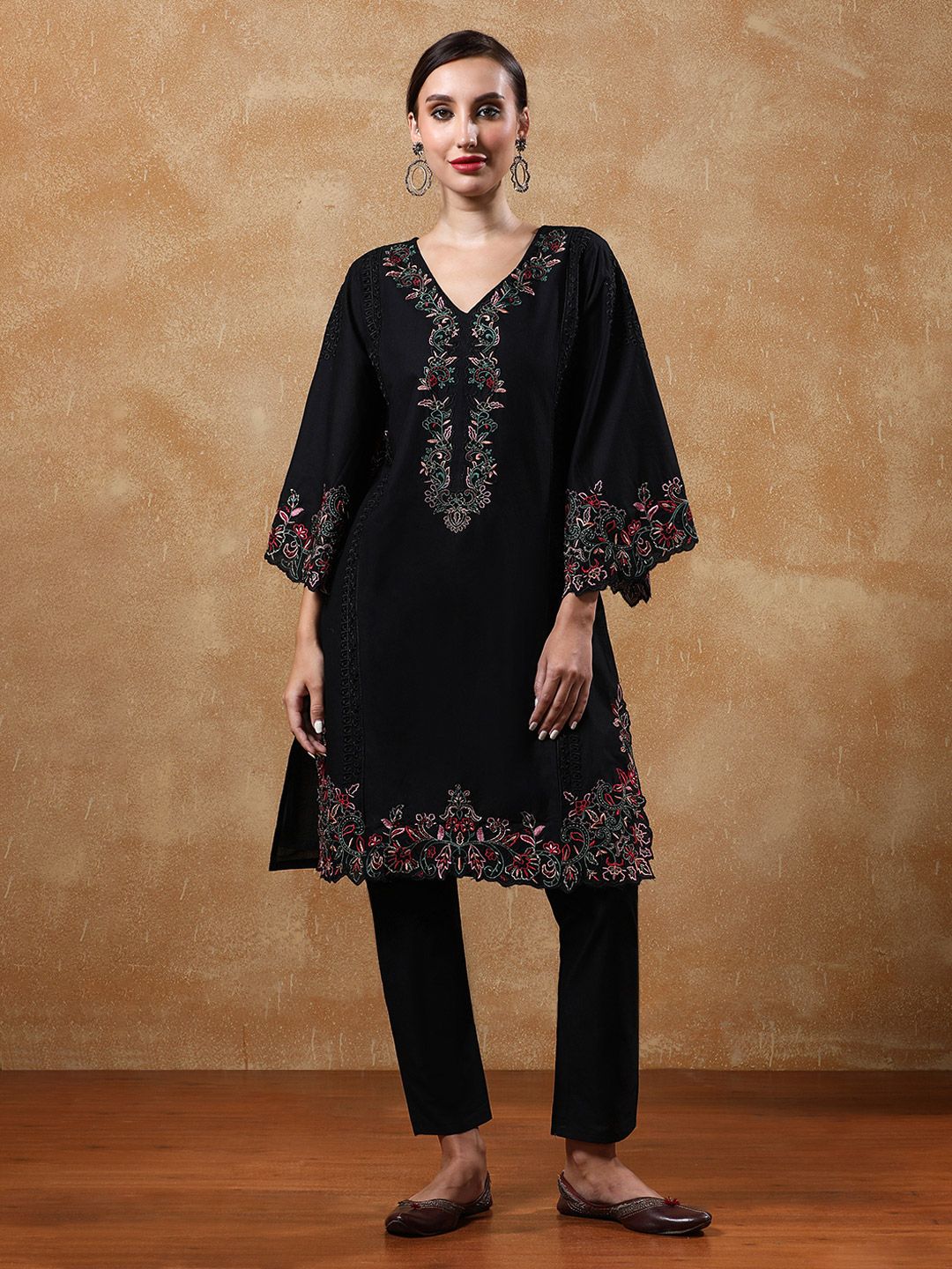 Buy Varanga Women Embroidered V Neck Pure Cotton Kurta Sets - Kurta Sets for Women 33754848 | Myntra