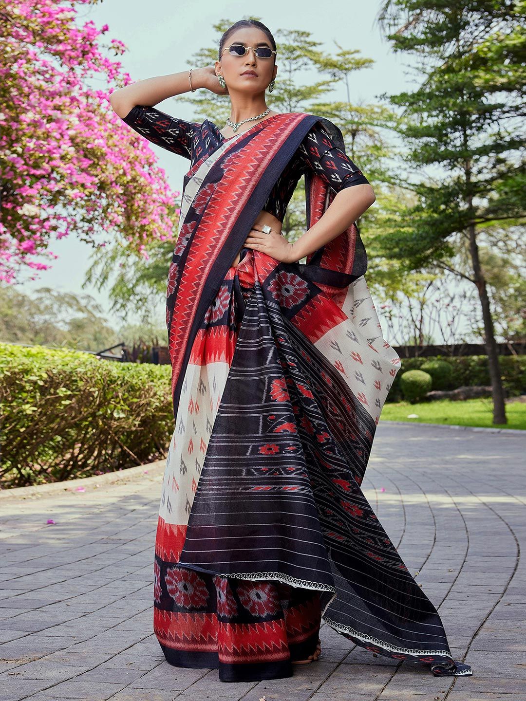 Buy KALINI Women Ethnic Motifs Ikat Saree Cotton Blended - Sarees for Women 33768586 | Myntra