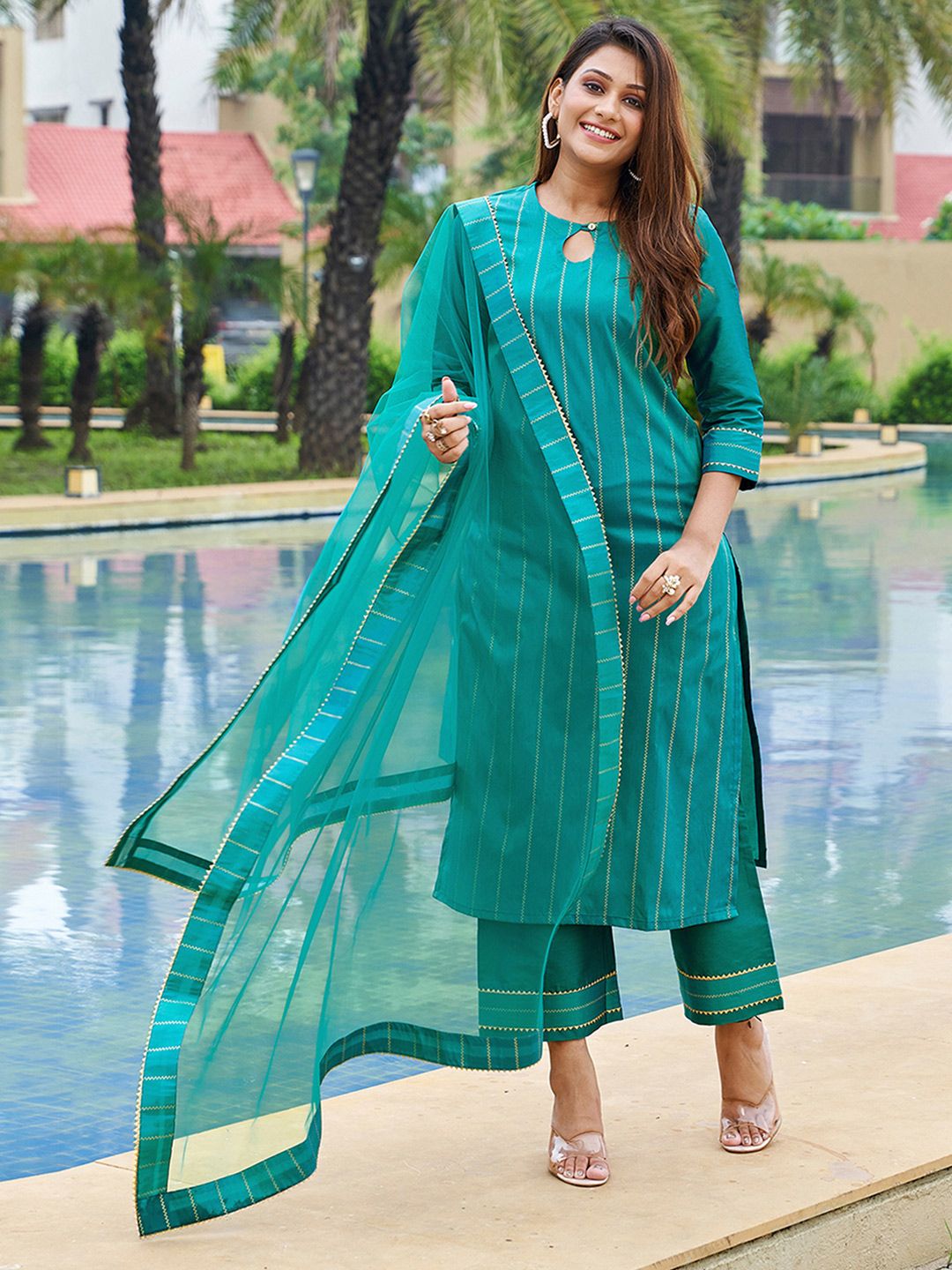 Buy SKYLEE Floral Printed Keyhole Neck Thread Work Straight Kurta With ...