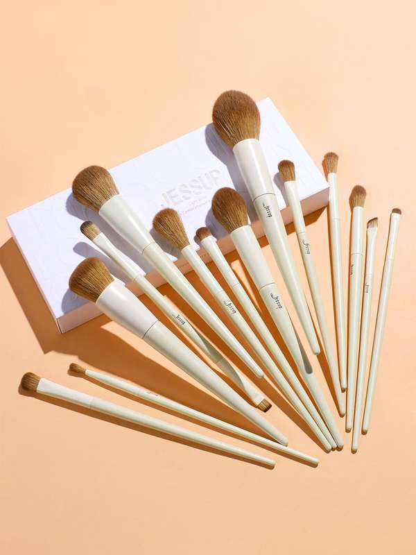 Best Brush Set For Makeup In India Online | Saubhaya Makeup
