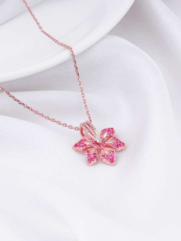 Artificial chain with pendant store
