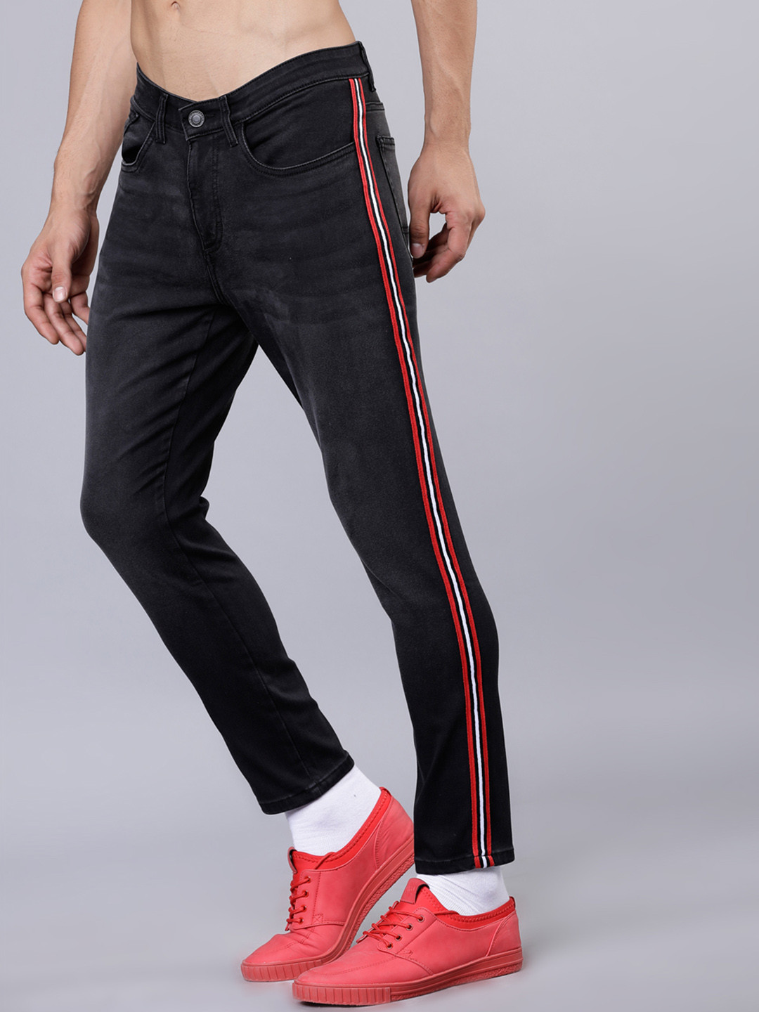 Buy HIGHLANDER Men Black Tapered Fit Mid Rise Clean Look Stretchable ...