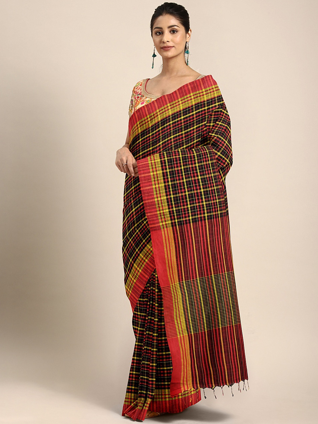 Buy Mitera Black & Red Checked Saree - Sarees for Women 10495004 | Myntra