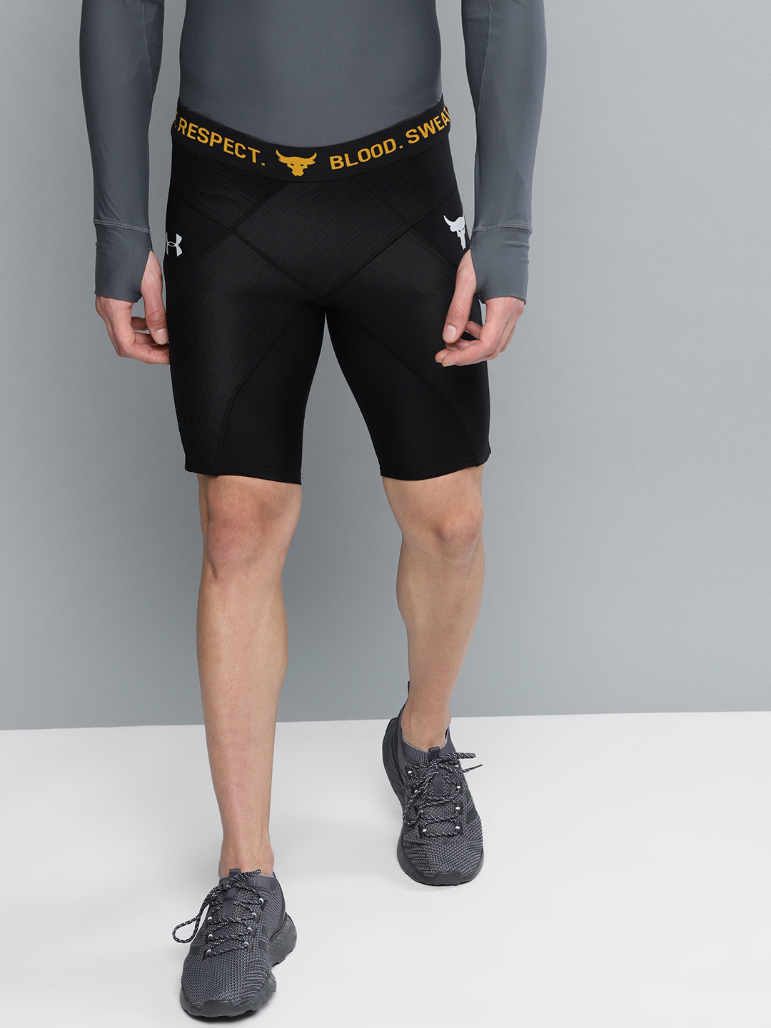 Buy UNDER ARMOUR Men Black Project Rock Compression Solid Regular Fit ...