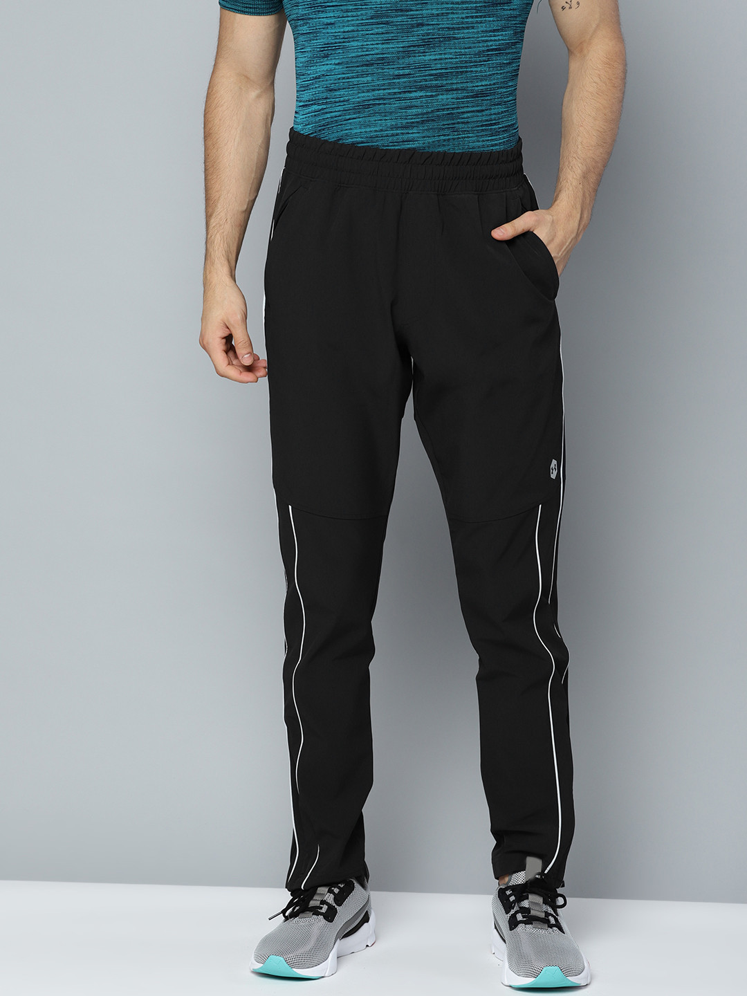 Buy UNDER ARMOUR Men Black Athlete Recovery Woven Warm Up Solid ...