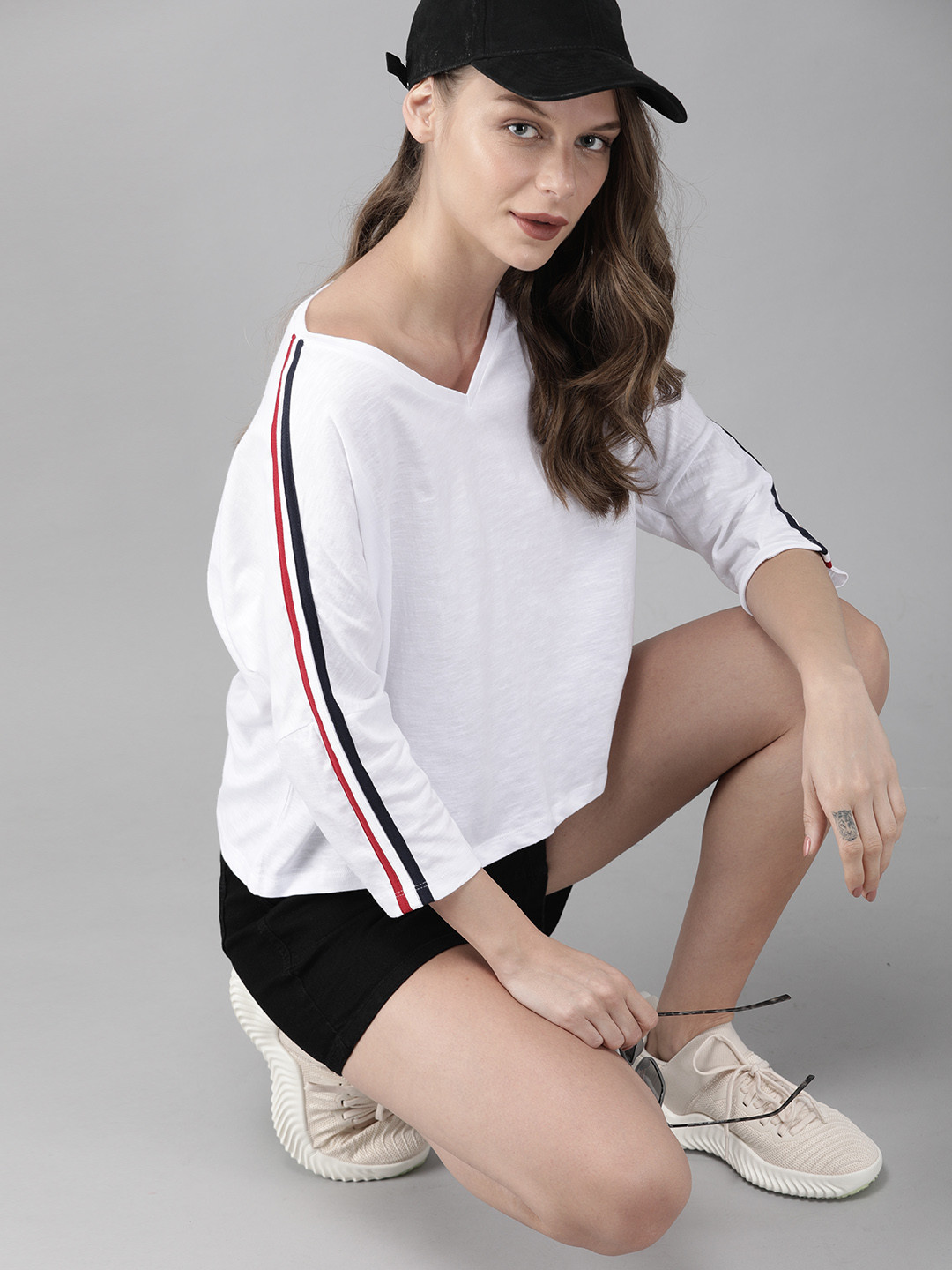 Buy The Roadster Lifestyle Co Women White Solid Round Neck Top - Tops for Women 10970138 | Myntra