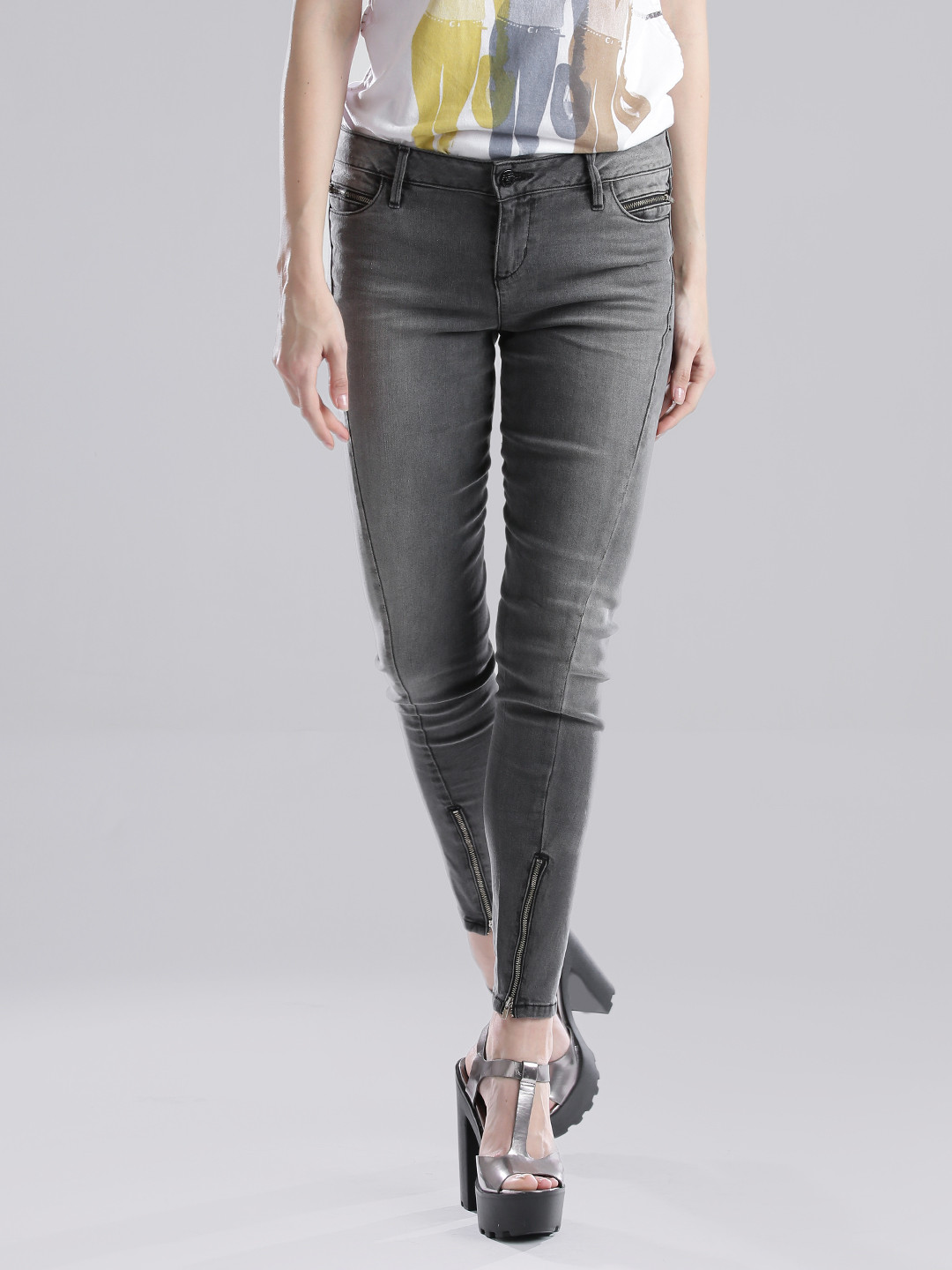 Buy GUESS Grey Washed Jeans - Jeans for Women 1102220 | Myntra