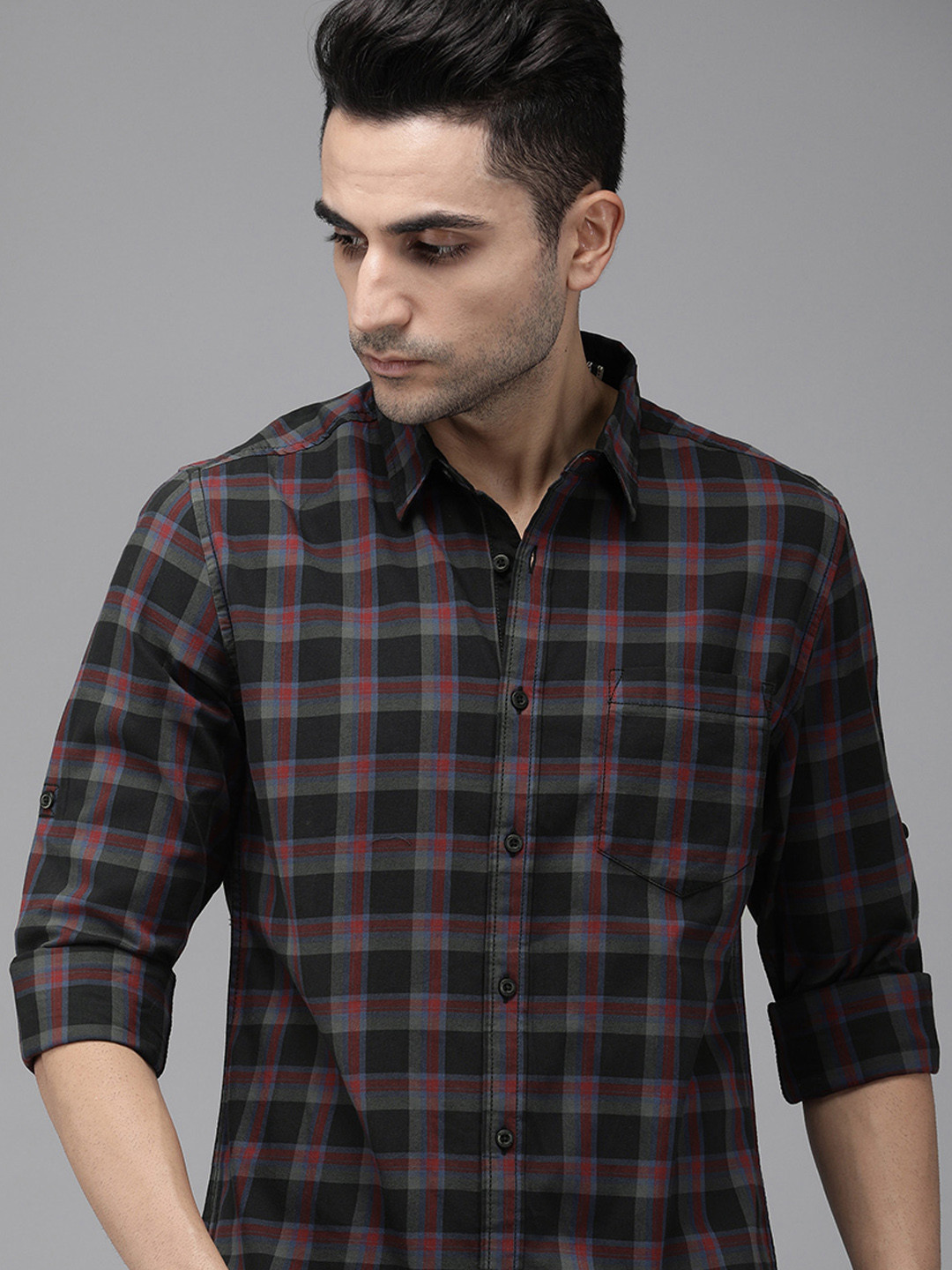 Buy The Roadster Lifestyle Co Men Black & Red Regular Fit Checked ...