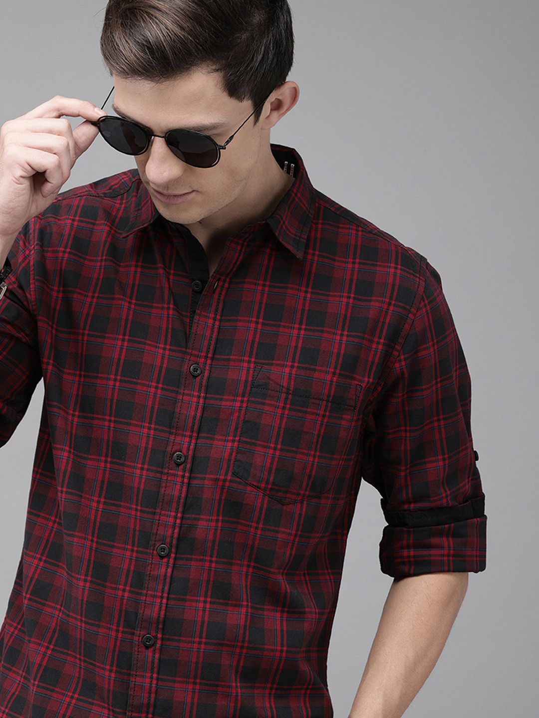 Buy Roadster Men Red & Black Regular Fit Checked Casual Shirt - Shirts ...