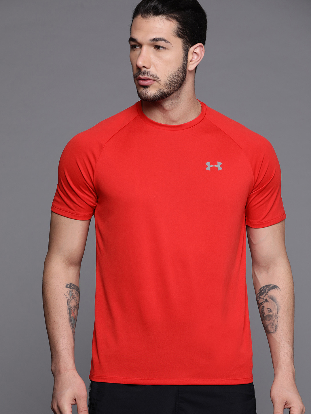 Buy UNDER ARMOUR Men Red Tech 2.0 Solid Sports T Shirt - Tshirts for ...