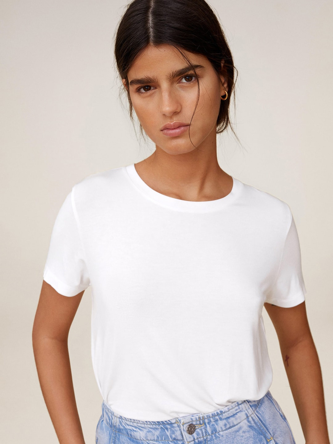 Buy MANGO Women White Sustainable Solid Round Neck T Shirt - Tshirts ...