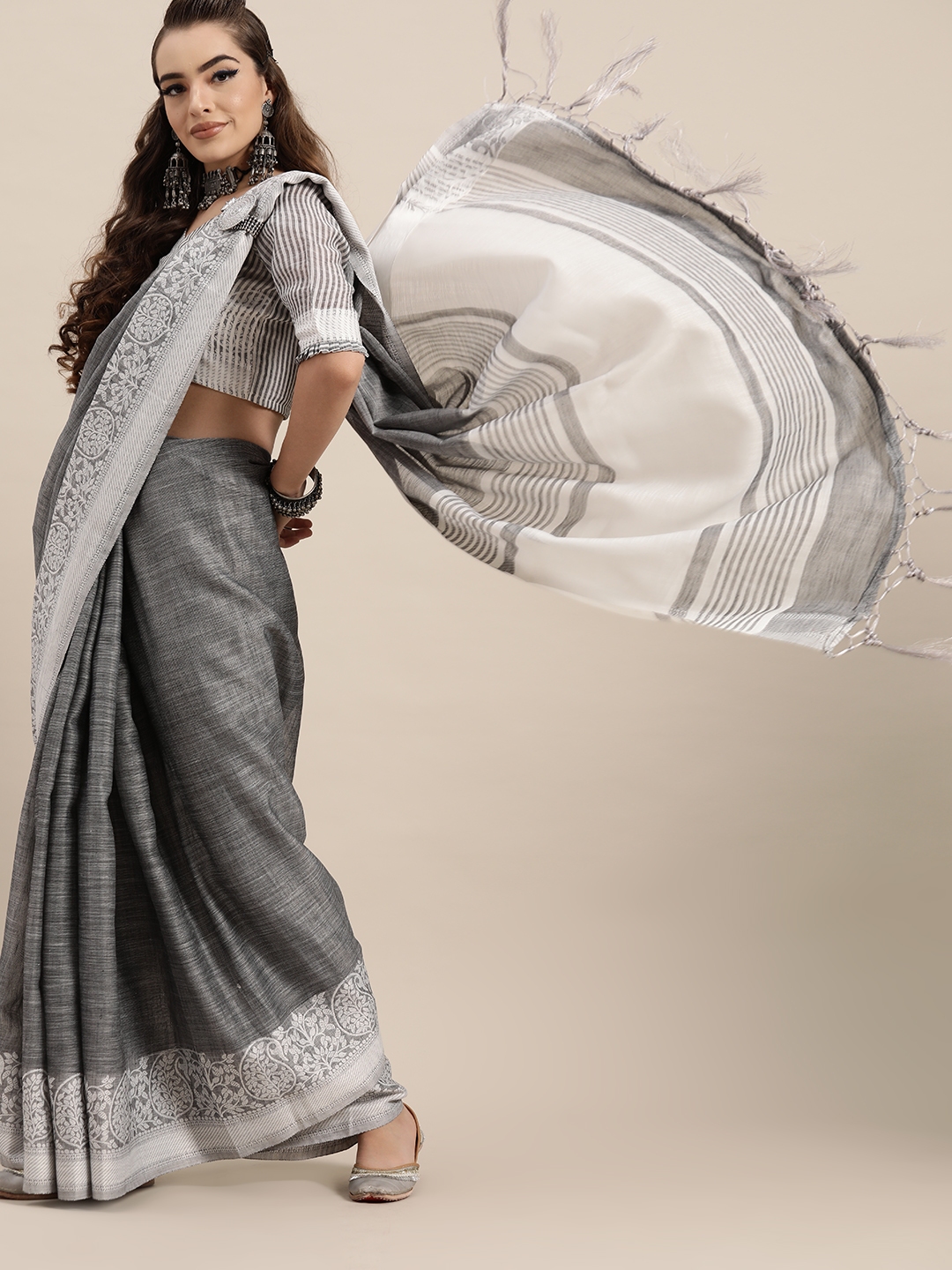 Buy Inddus Grey Solid Saree - Sarees for Women 13843434 | Myntra Buy Inddus Grey Solid Saree - Sarees for Women 13843434 | Myntra