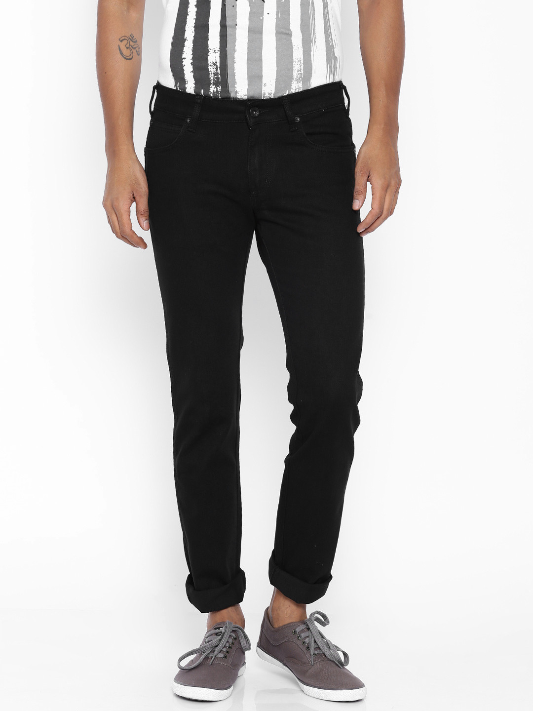 Buy Wrangler Black Skanders Fit Jeans - Jeans for Men 1405742 | Myntra