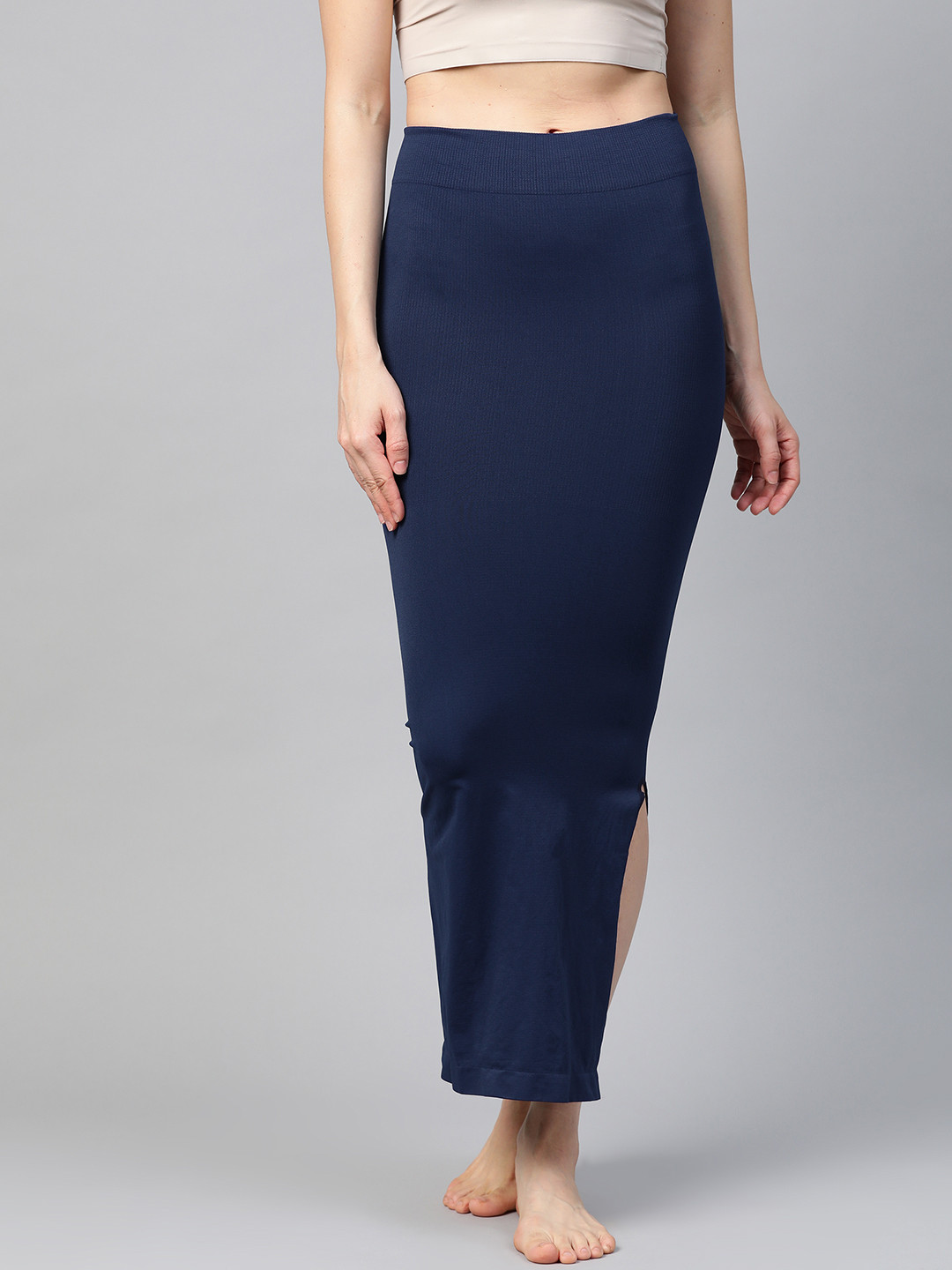 Buy Inddus Women Navy Blue Solid High Compressed Seamless Saree ...