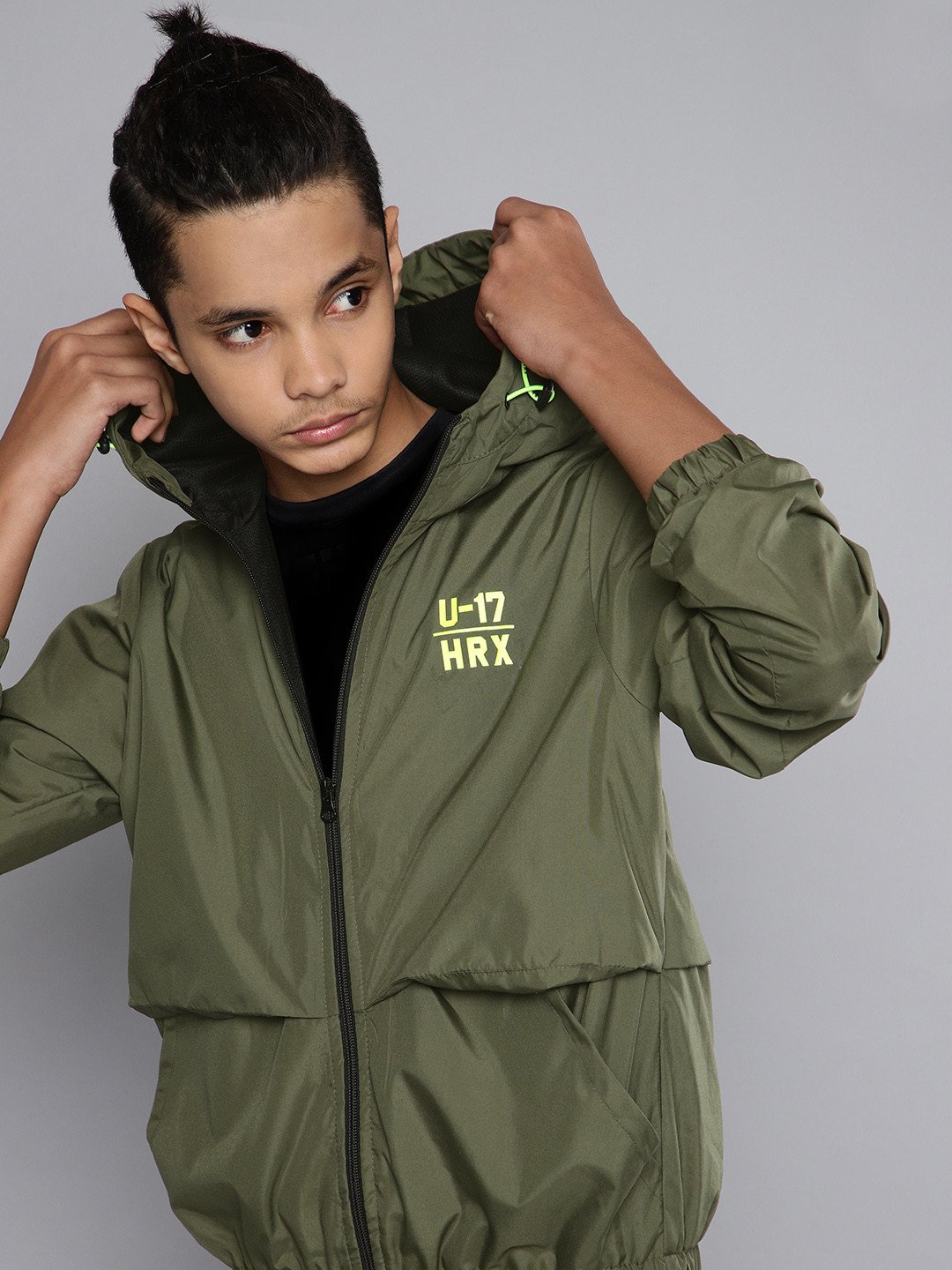 Buy HRX By Hrithik Roshan U 17 Active Boys Kombu Green Rapid Dry Solid ...