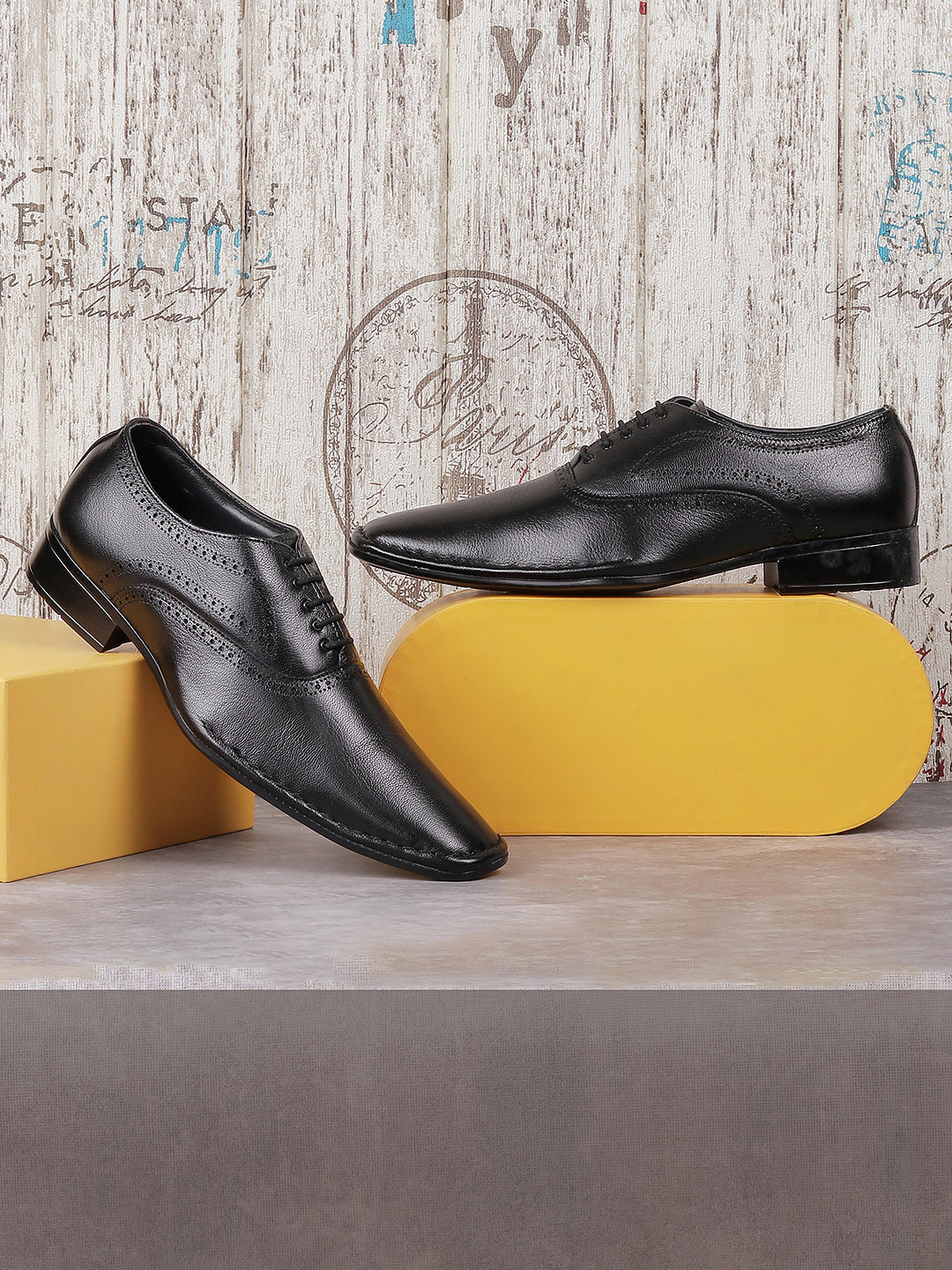 Buy Mochi Men Black Textured Leather Formal Oxfords - Formal Shoes for ...