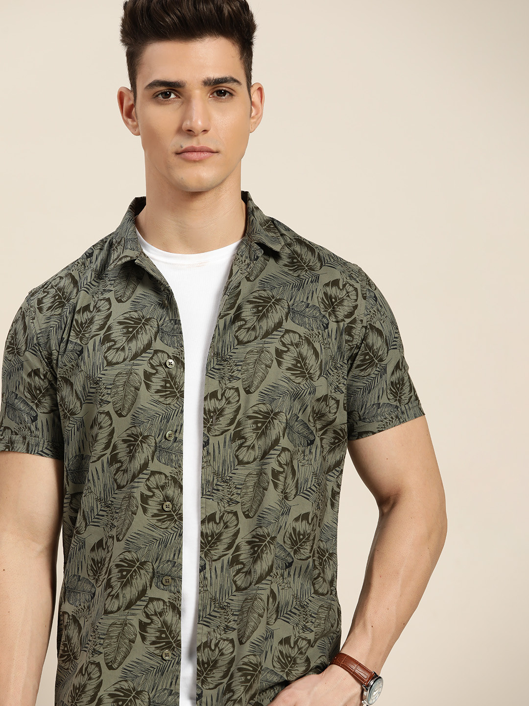 Buy INVICTUS Men Olive Green Pure Cotton Tropical Print Casual Shirt ...