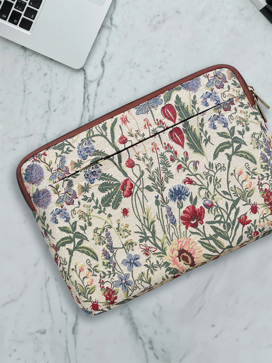 Buy THE CLOWNFISH Swift Unisex Swift Tapestry Polyester Beige & Blue ...