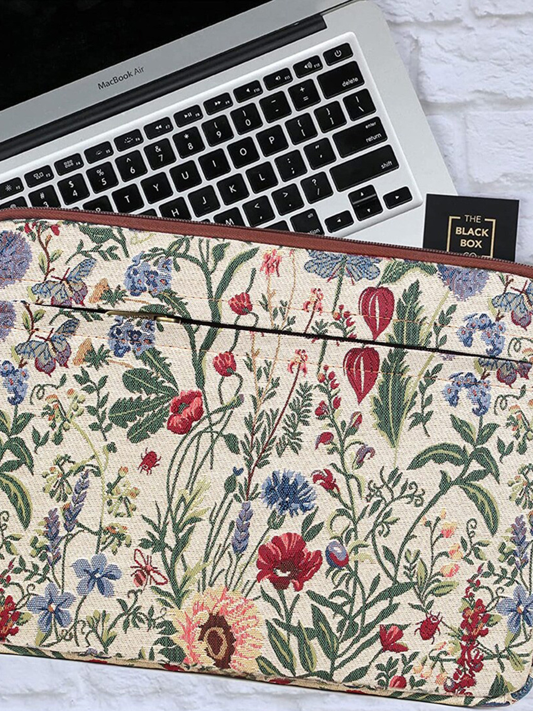 Buy THE CLOWNFISH Swift Unisex Beige & Blue Printed Laptop Bag - Laptop ...