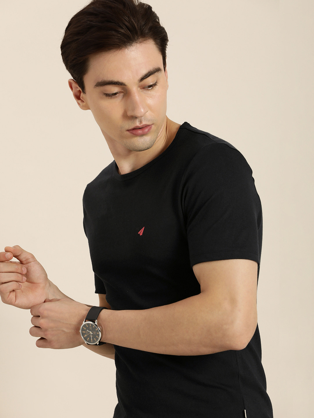 Buy Invictus Indoor Men Black Solid Slim Fit Pure Cotton T Shirt ...