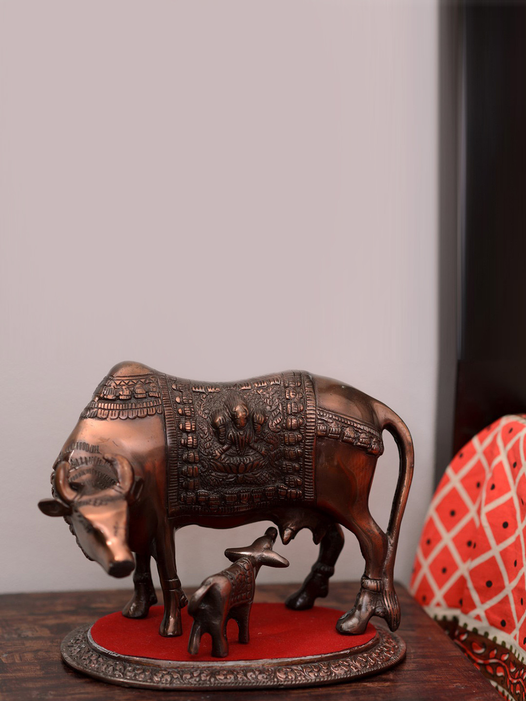 Buy ECraftIndia Copper Toned Metal Cow Shaped Showpiece With A Calf ...