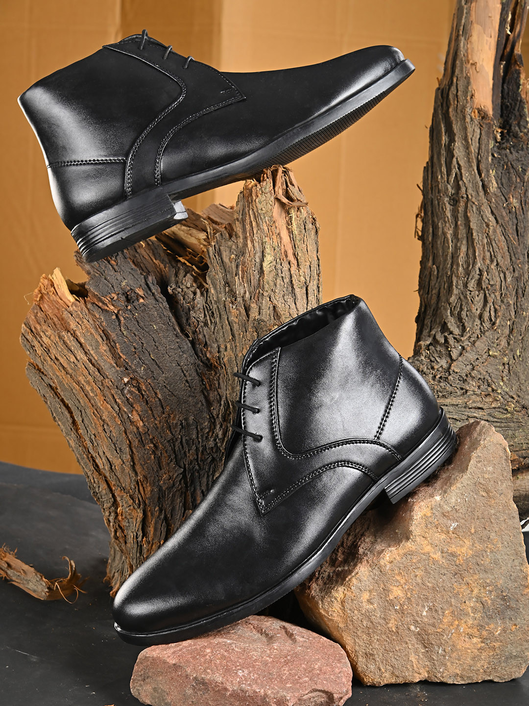 Buy INVICTUS Men Black Solid Flat Boots - Boots for Men 16510916 | Myntra