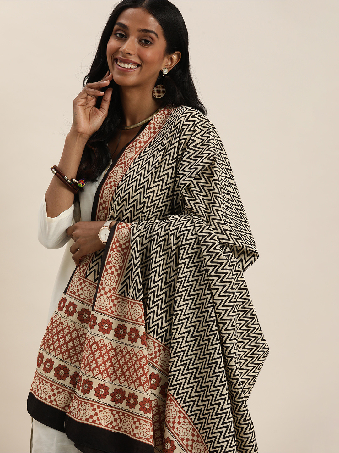 Buy Taavi Women Black & Off White Pure Cotton Bagru Print Dupatta ...