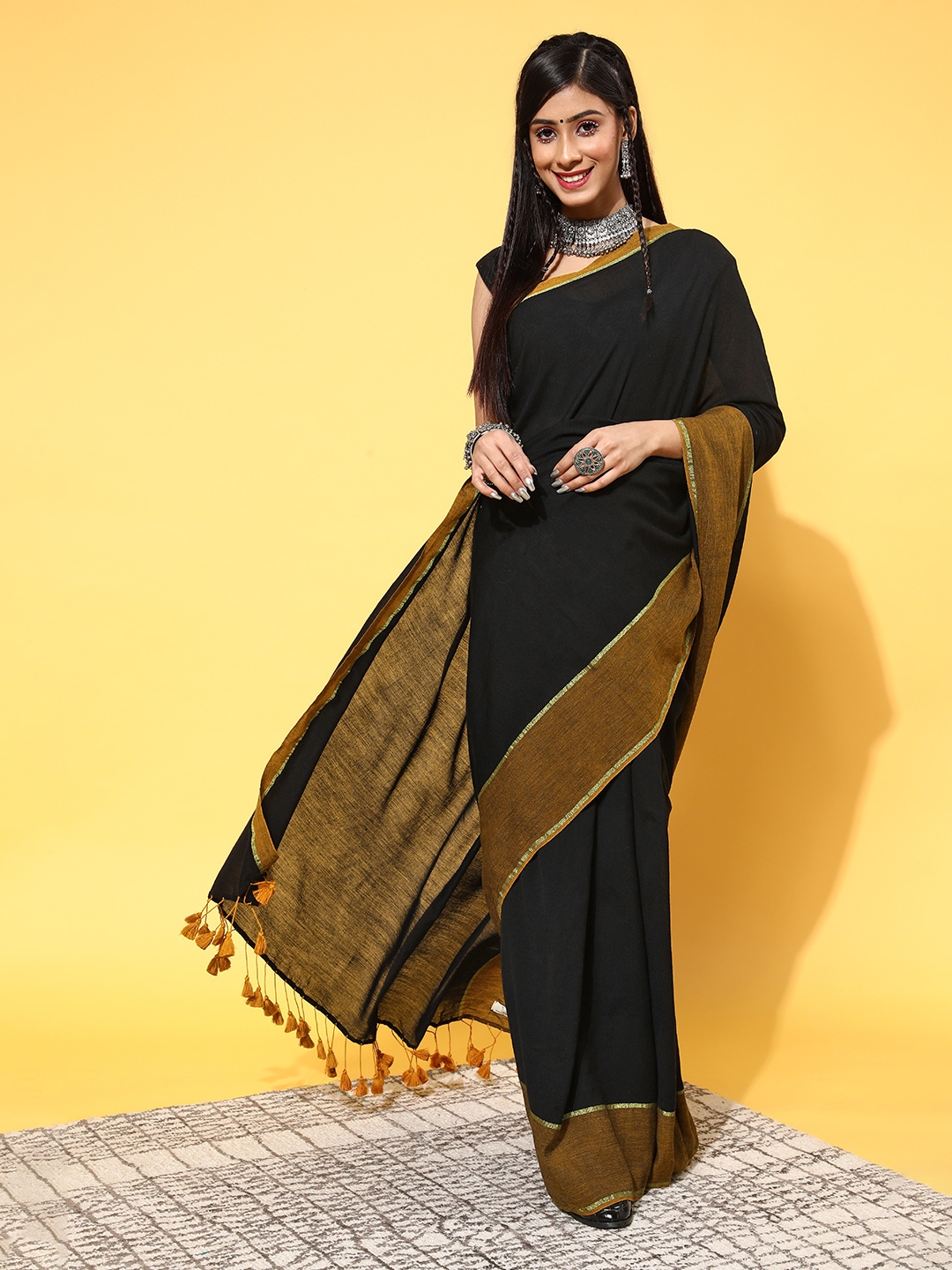 Buy Suta Solid Saree - Sarees for Women 17616132 | Myntra