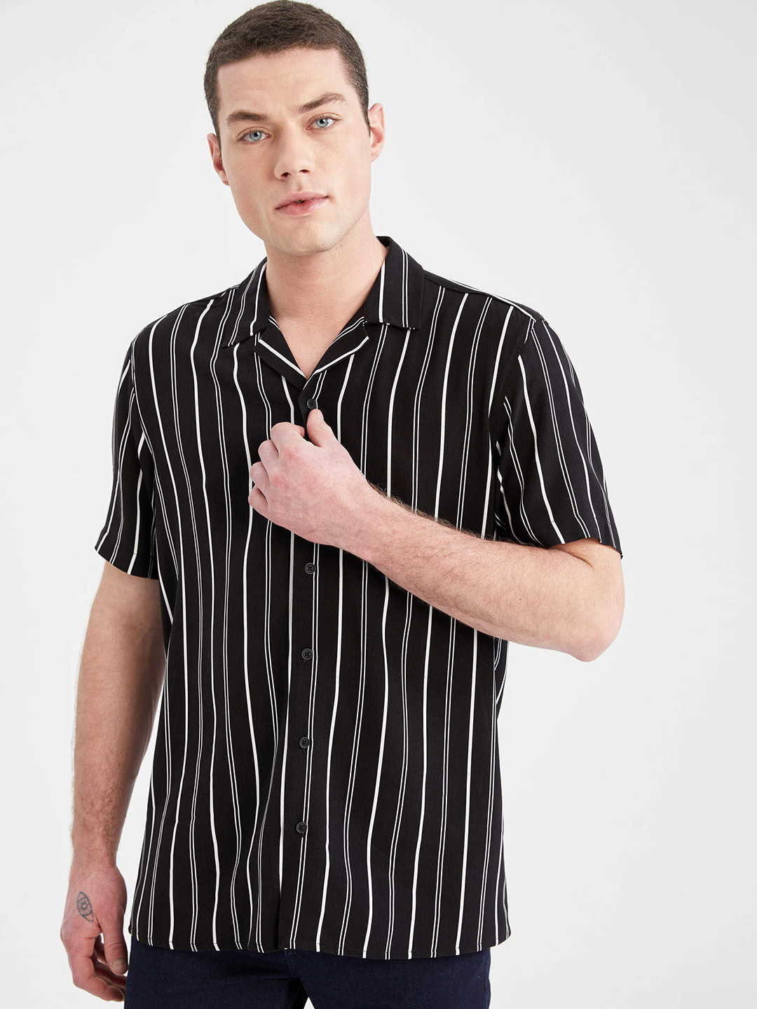 Buy DeFacto Men Black & White Striped Casual Shirt - Shirts for Men ...