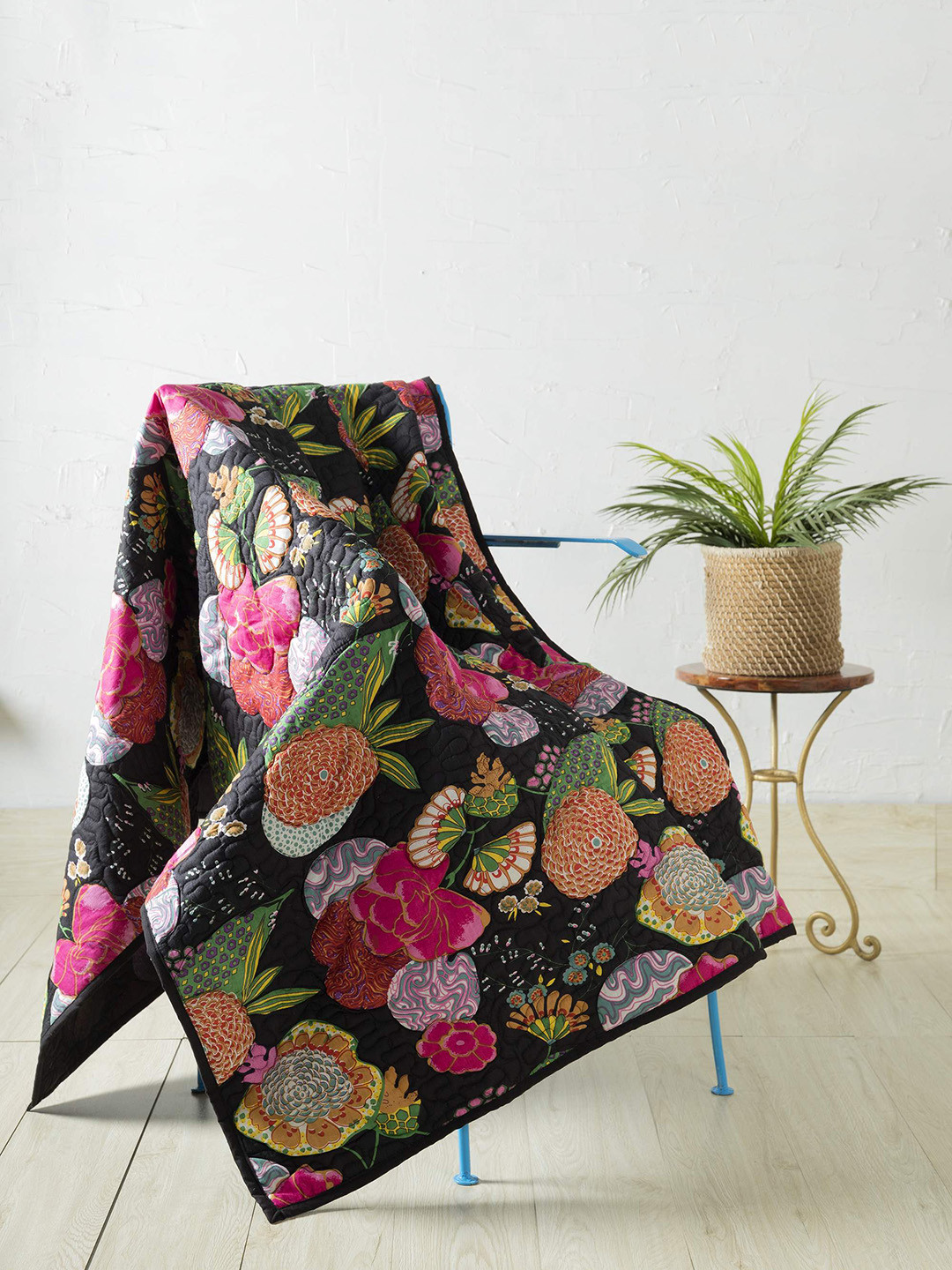 Buy HANDICRAFT PALACE Black & Pink Printed Cotton Quilted Throws ...