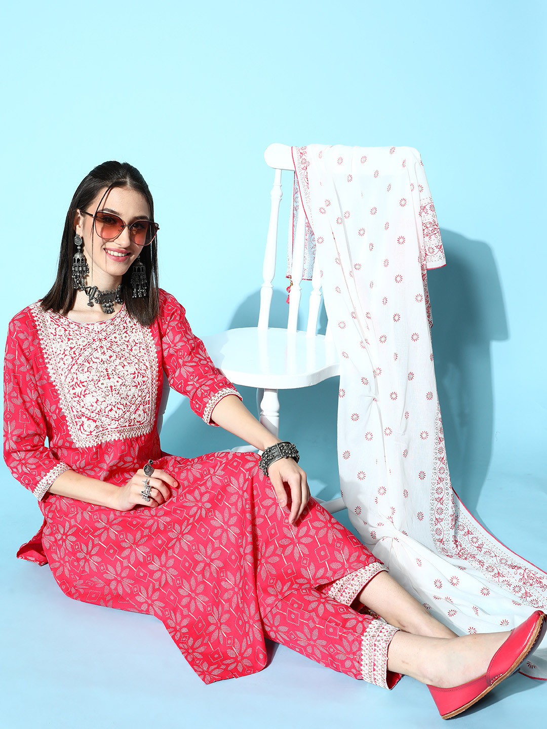 Buy ZOLA Women Magenta Floral Yoke Design Thread Work Kurta With ...
