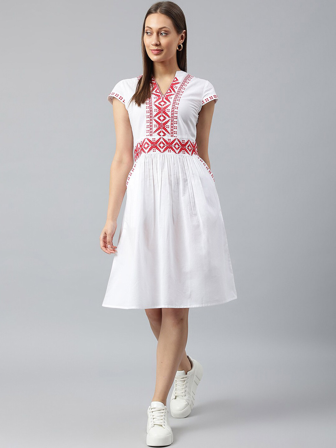 Buy Pinwheel White Dress - Dresses for Women 18312432 | Myntra